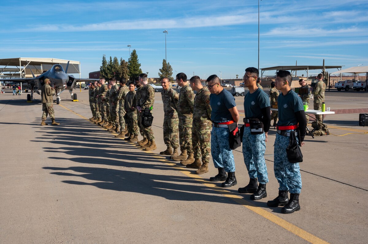 Luke | Final Showdown showcases 56th MXG Load Crews > Air Education and ...