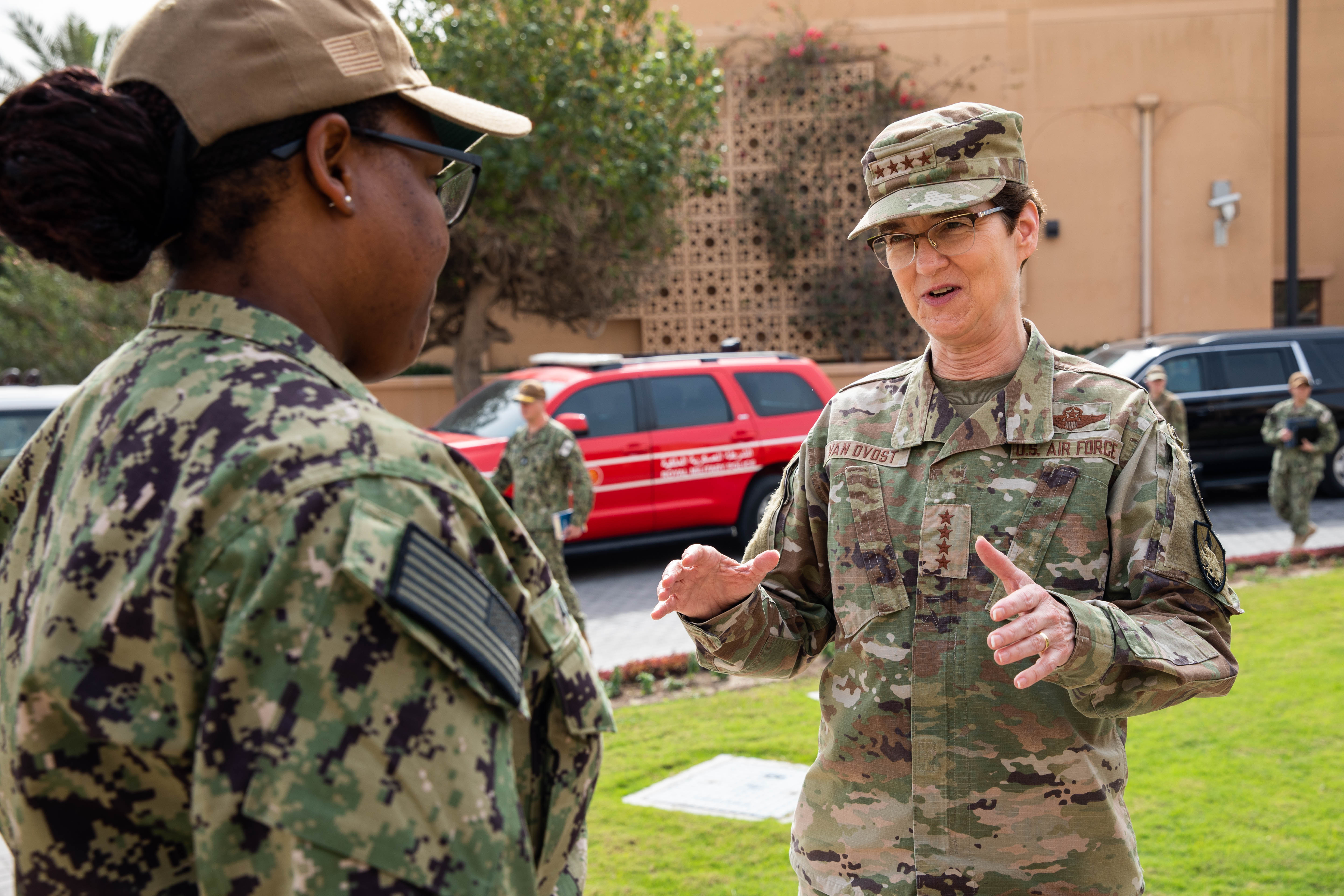 U.S. Transportation Command’s Top Leader Visits U.S. 5th Fleet > U.S ...