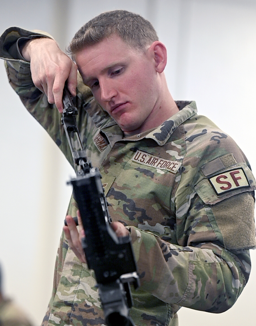 PHOTOS | Students train with M240B medium weight machine gun at JBSA ...