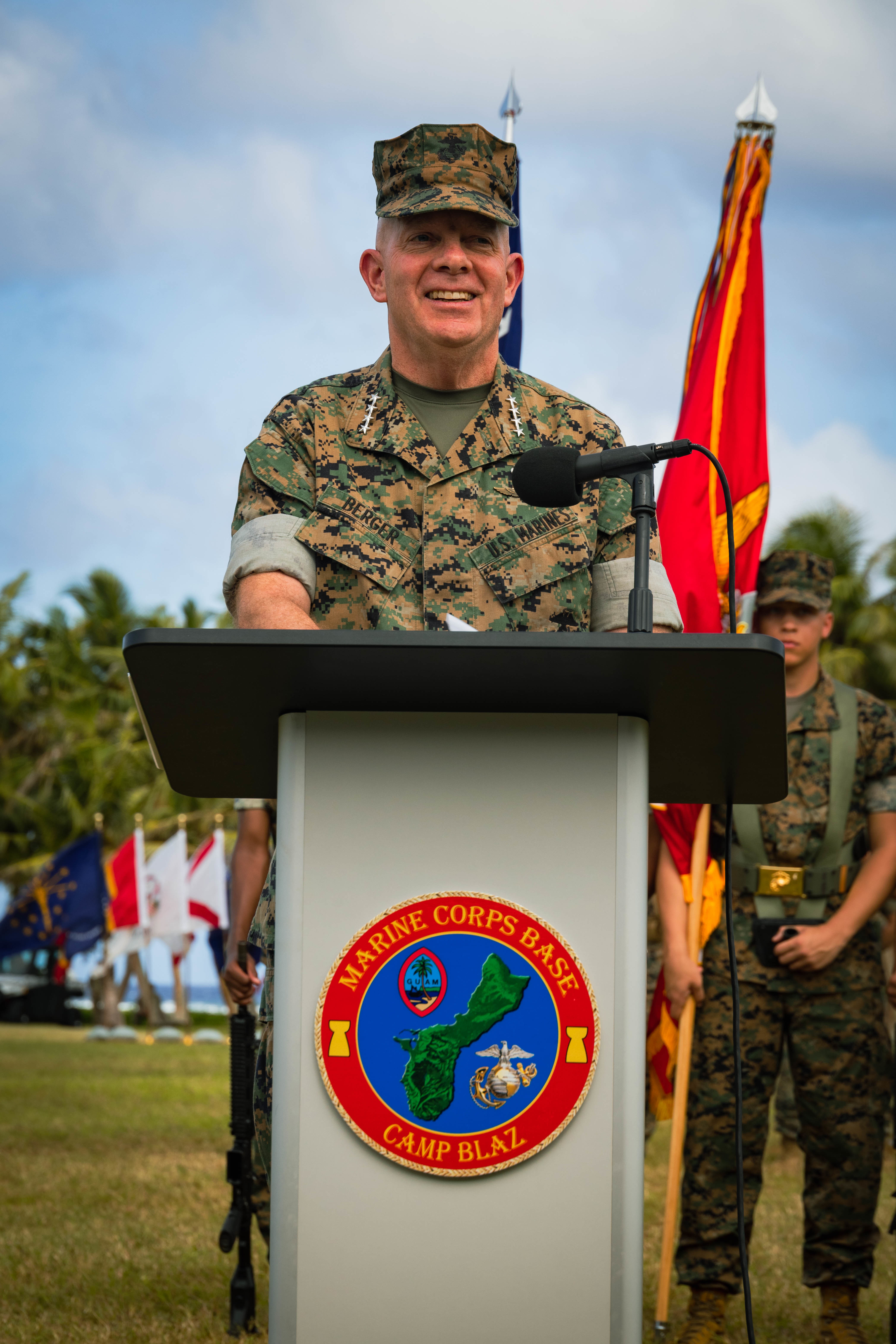 グアムの海兵隊基地再建