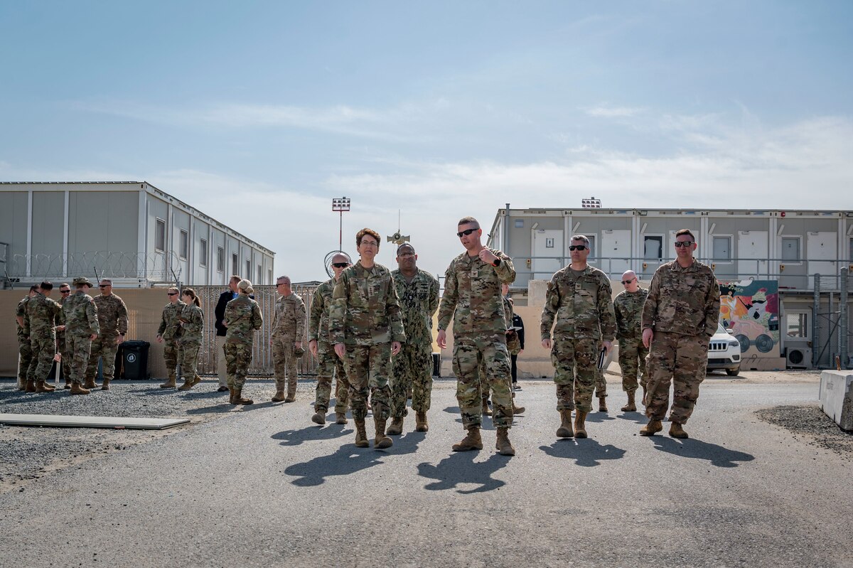 USTRANSCOM command team witnesses AASAB mobility efforts in action > U ...