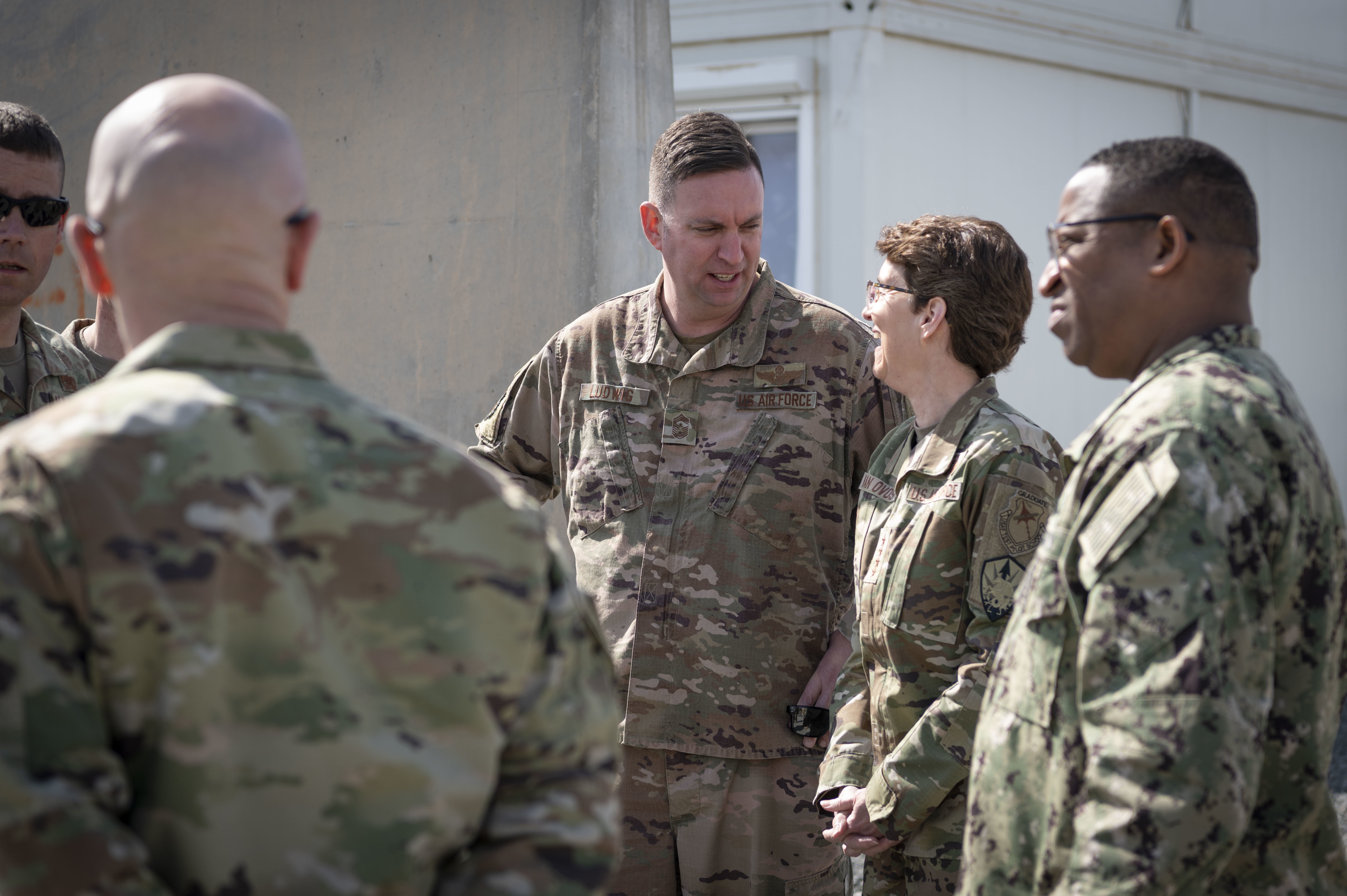 USTRANSCOM command team witnesses AASAB mobility efforts in action > U ...