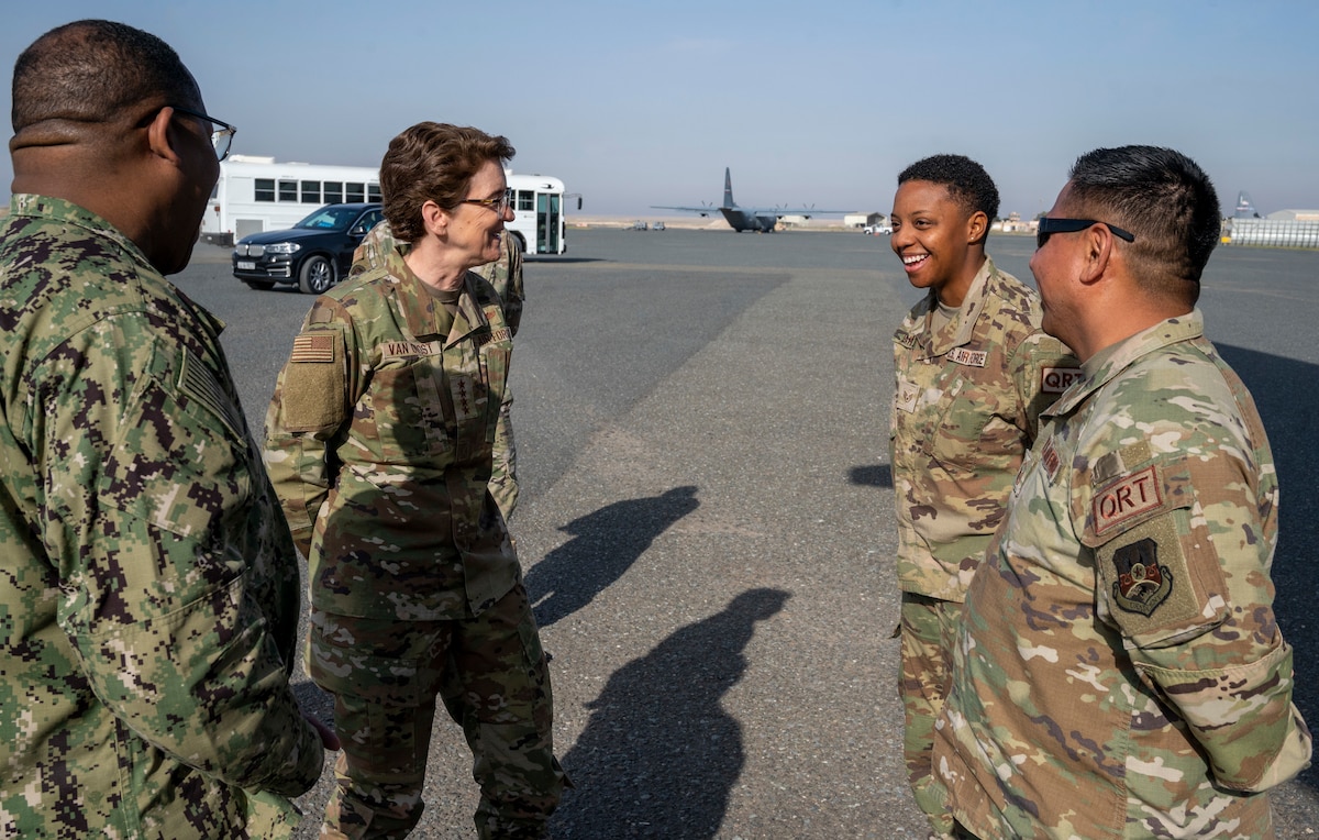 USTRANSCOM command team witnesses AASAB mobility efforts in action > U ...