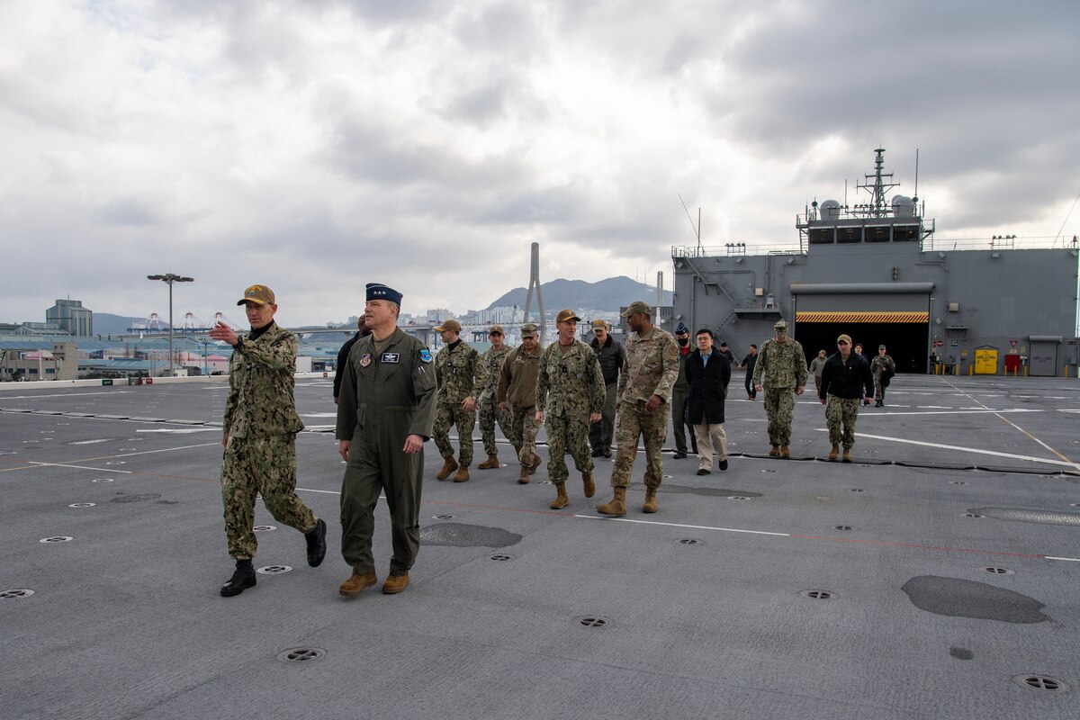 7 AF leadership visits southern ROK > 7th Air Force > Article Display