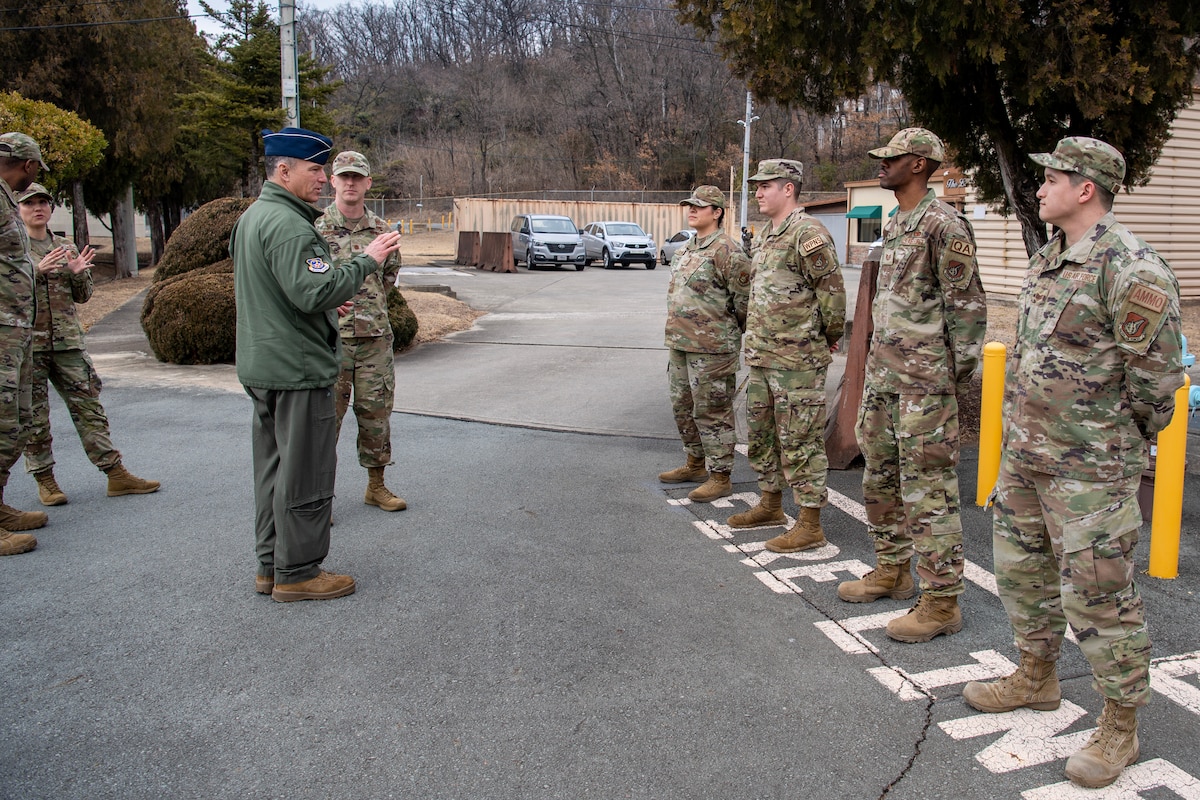 7 AF leadership visits southern ROK > 7th Air Force > Article Display