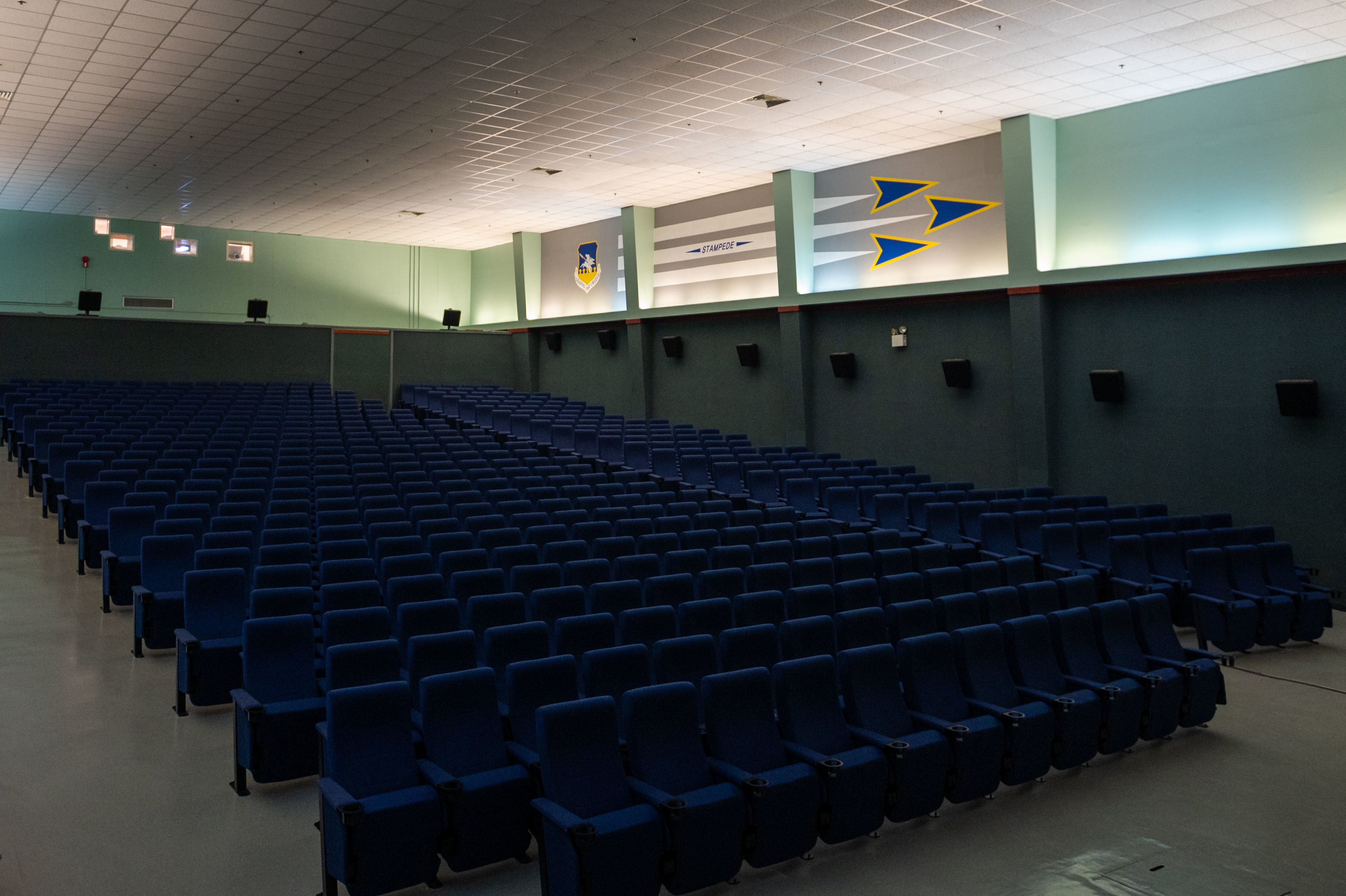 Base Theater Reopens on Osan > Osan Air Base > Article Display