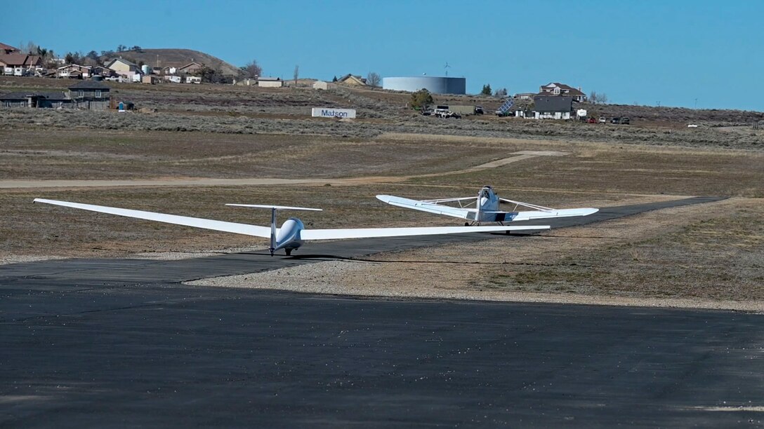A Classroom in the Sky: USAF Test Pilot School uses mountain gliders to ...