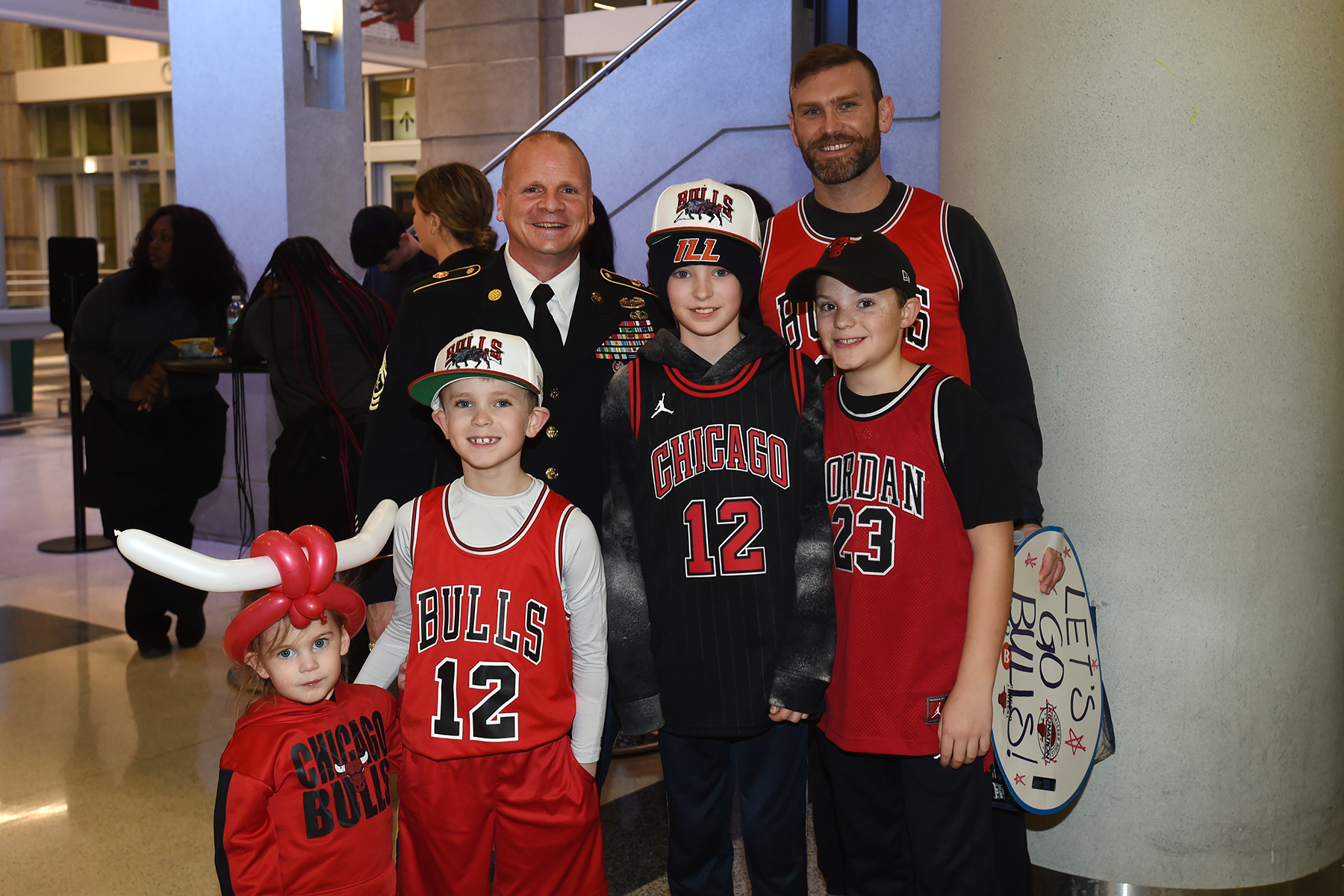 Retiring Army Reserve Soldiers Honored at Chicago Bulls NBA home game ...