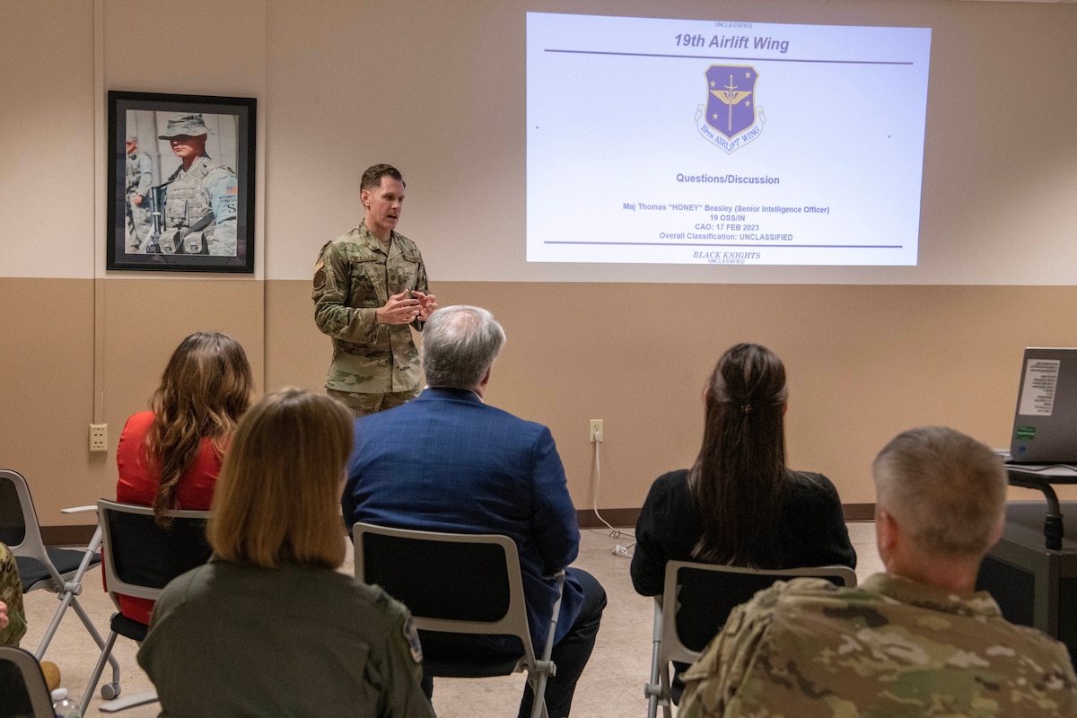 Honorary Commanders tour LRAFB; simulate deployment line > Little Rock ...