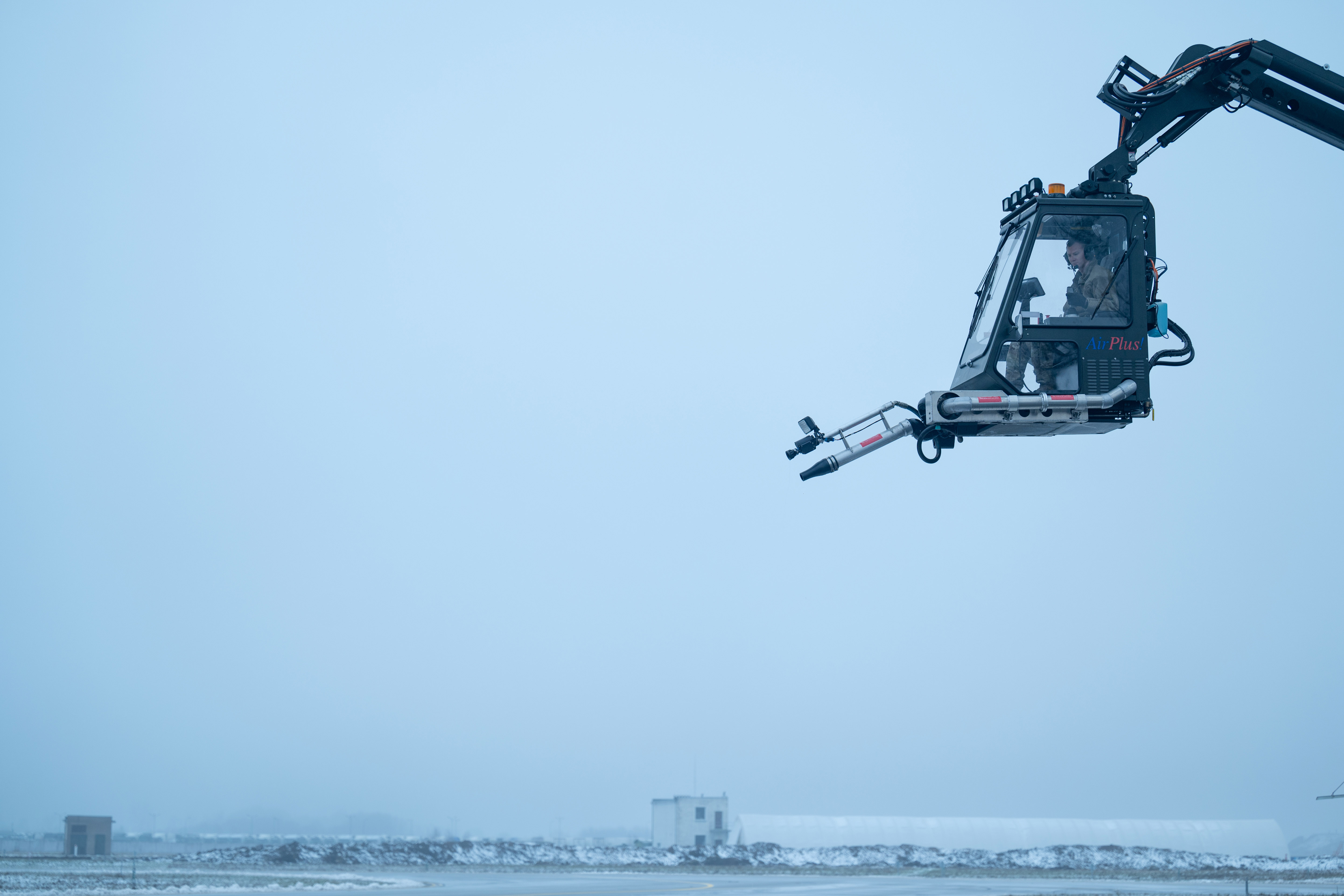 Airmen Deliver De-ice Advice > U.S. Department of Defense > Story