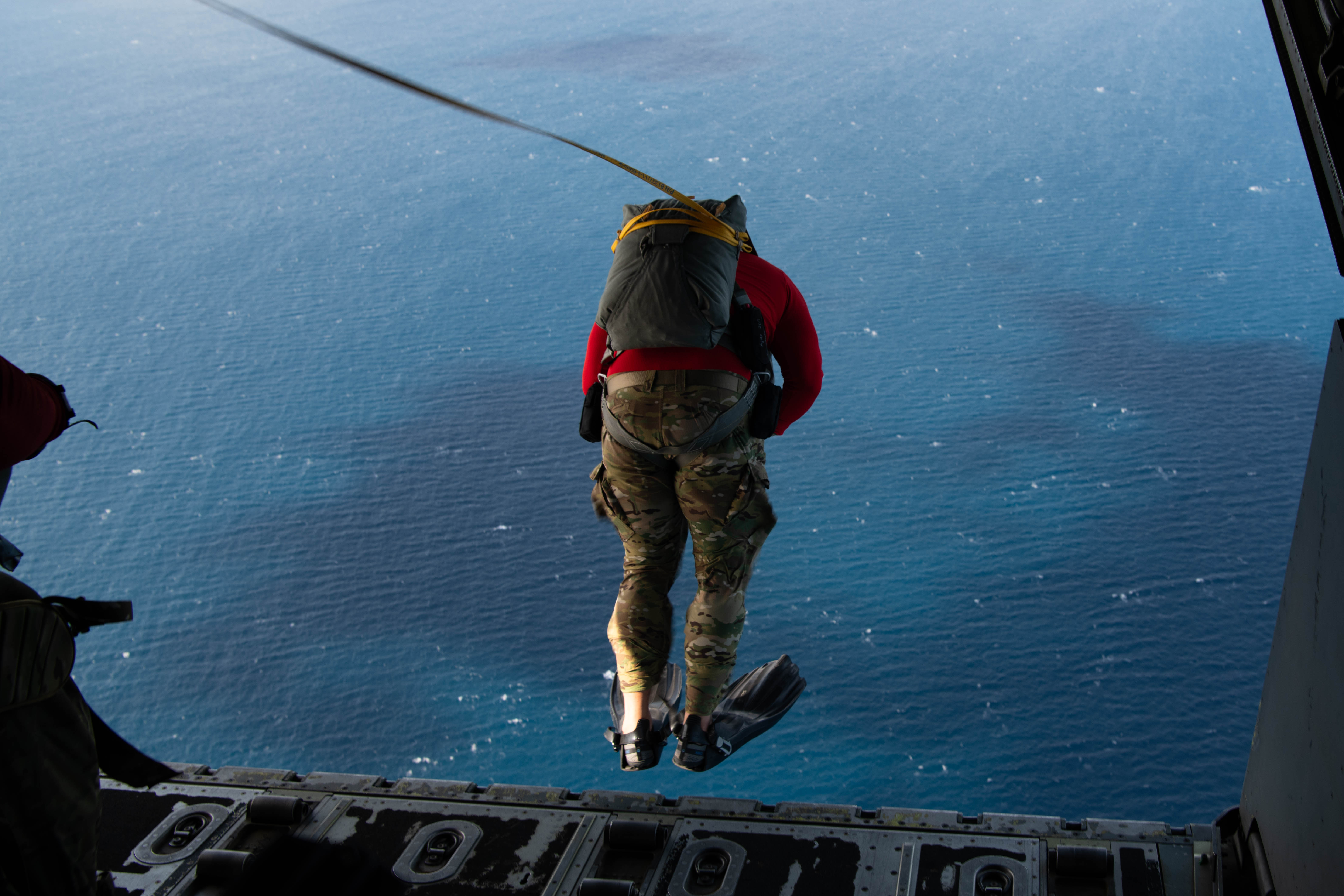 31st RQS, 1st SOS conduct jump training > 5th Air Force > Article Display