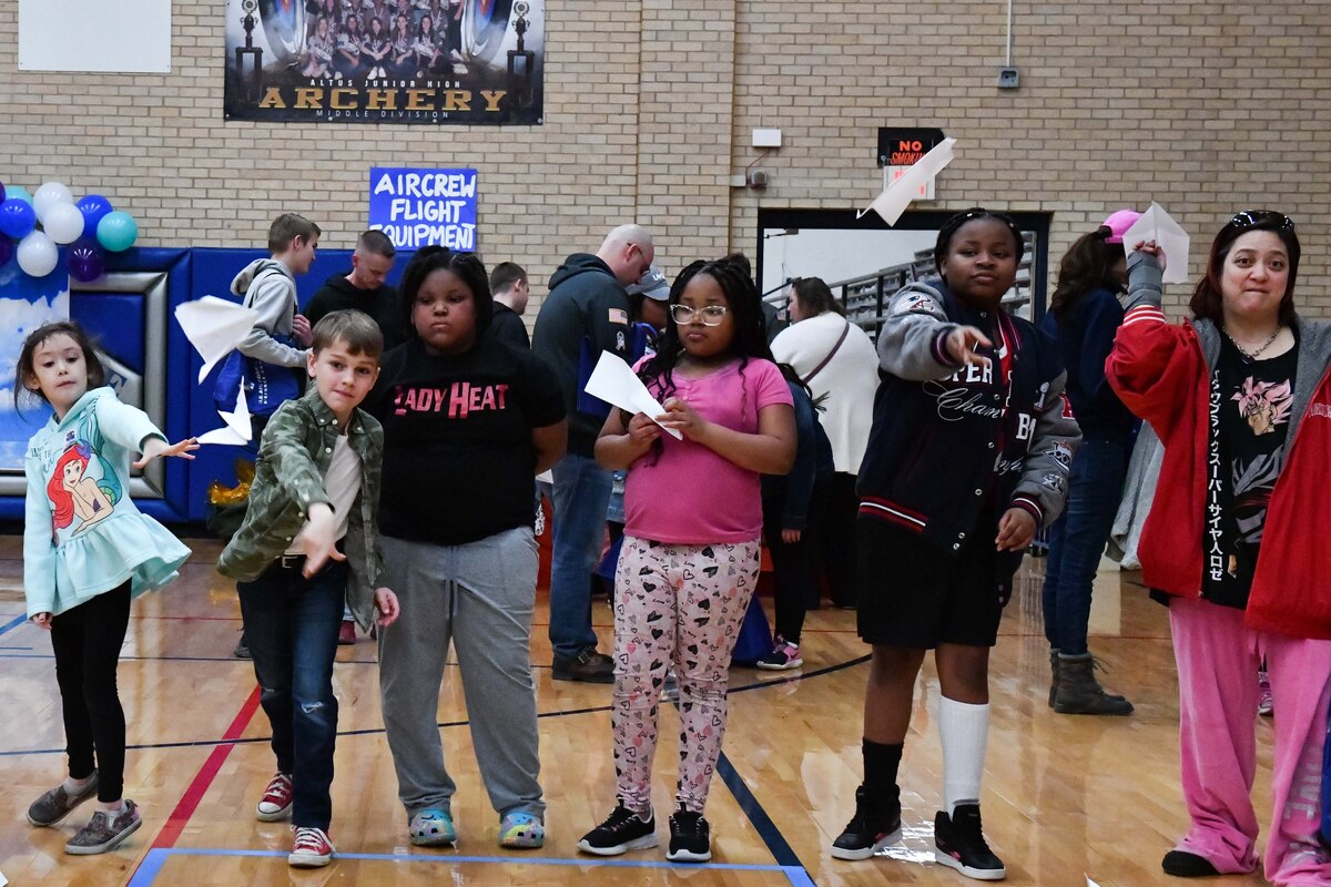 97 AMW Airmen ‘AIM’ to inspire at local aviation fair > Altus Air Force ...