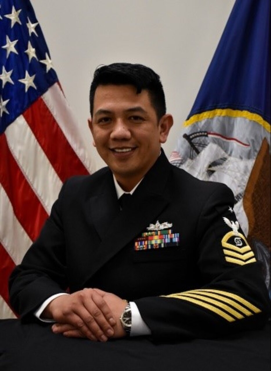 SEL > Commander, Navy Region Mid-Atlantic > Bio Detail