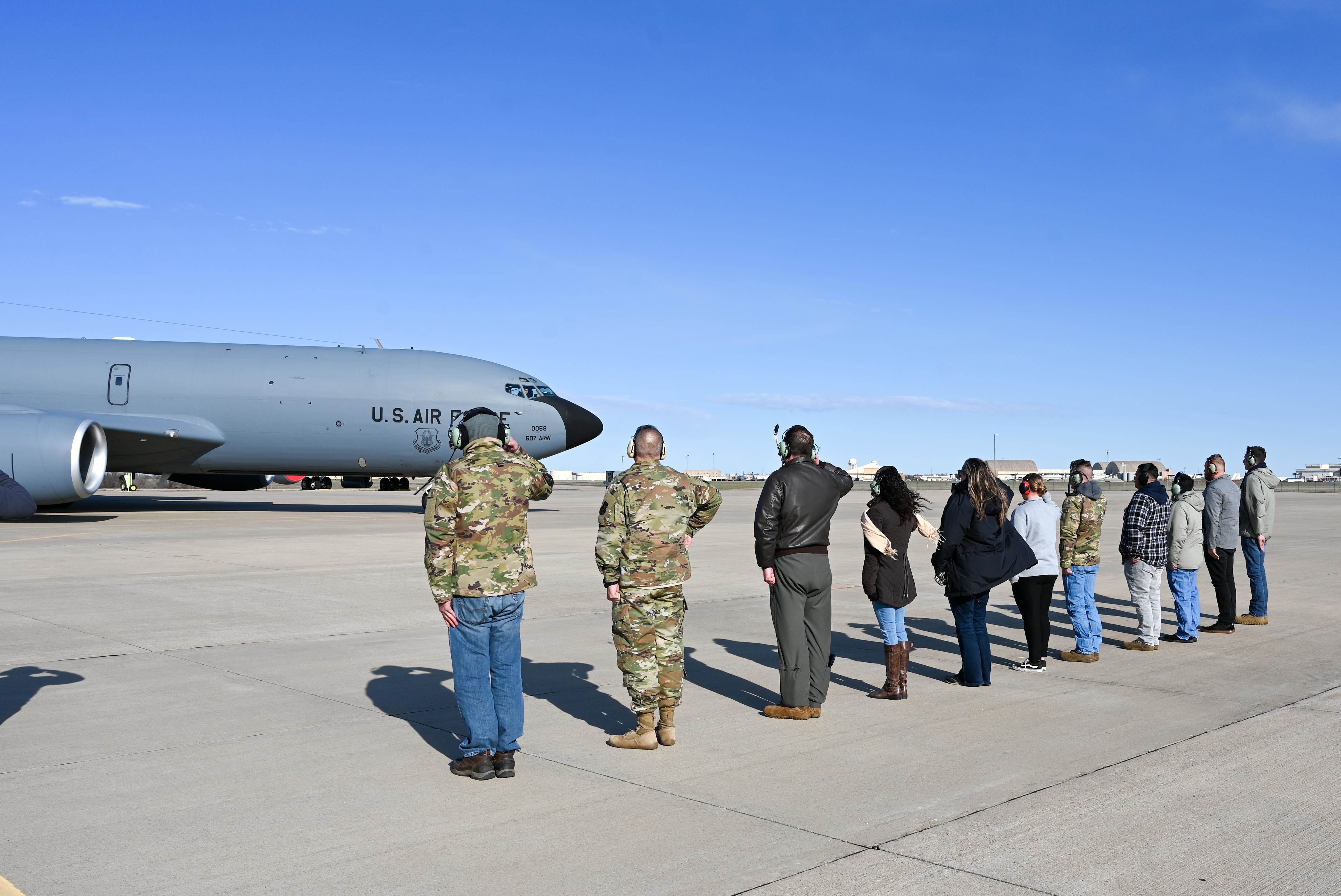 Dedicated crew chief bids farewell to retired tanker > 507th Air ...