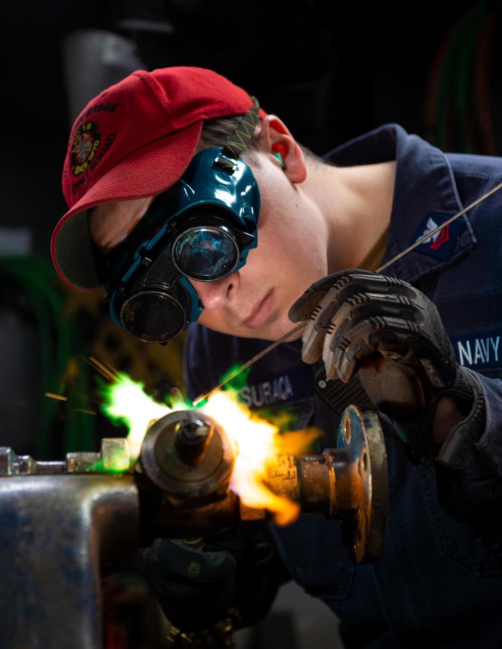 Blue Ridge Sailor Performs Maintenance > Naval Surface Force, U.S ...
