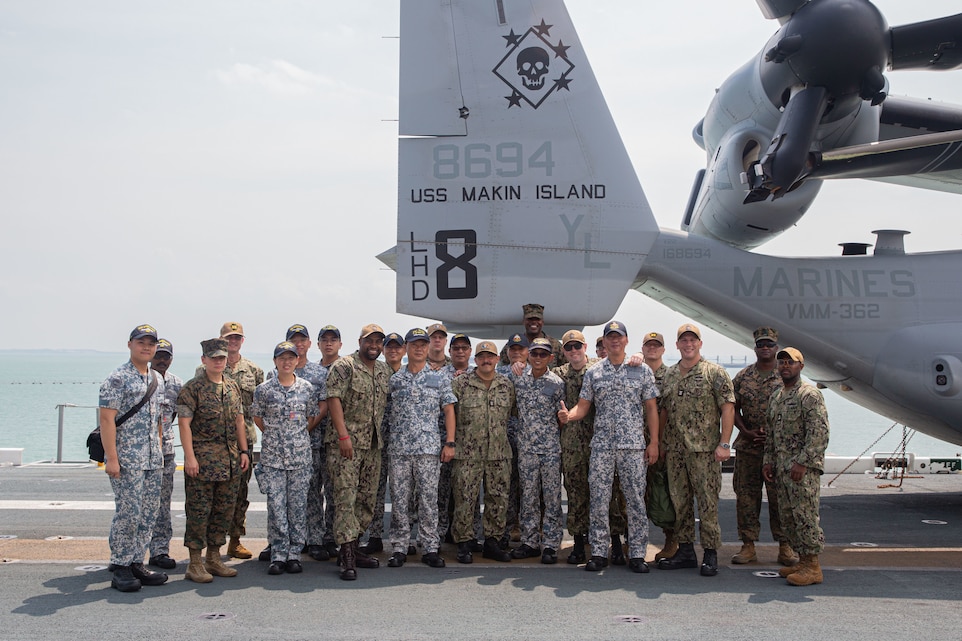 13TH MEU COMPLETES CARAT/MAREX SINGAPORE > Headquarters Marine Corps ...