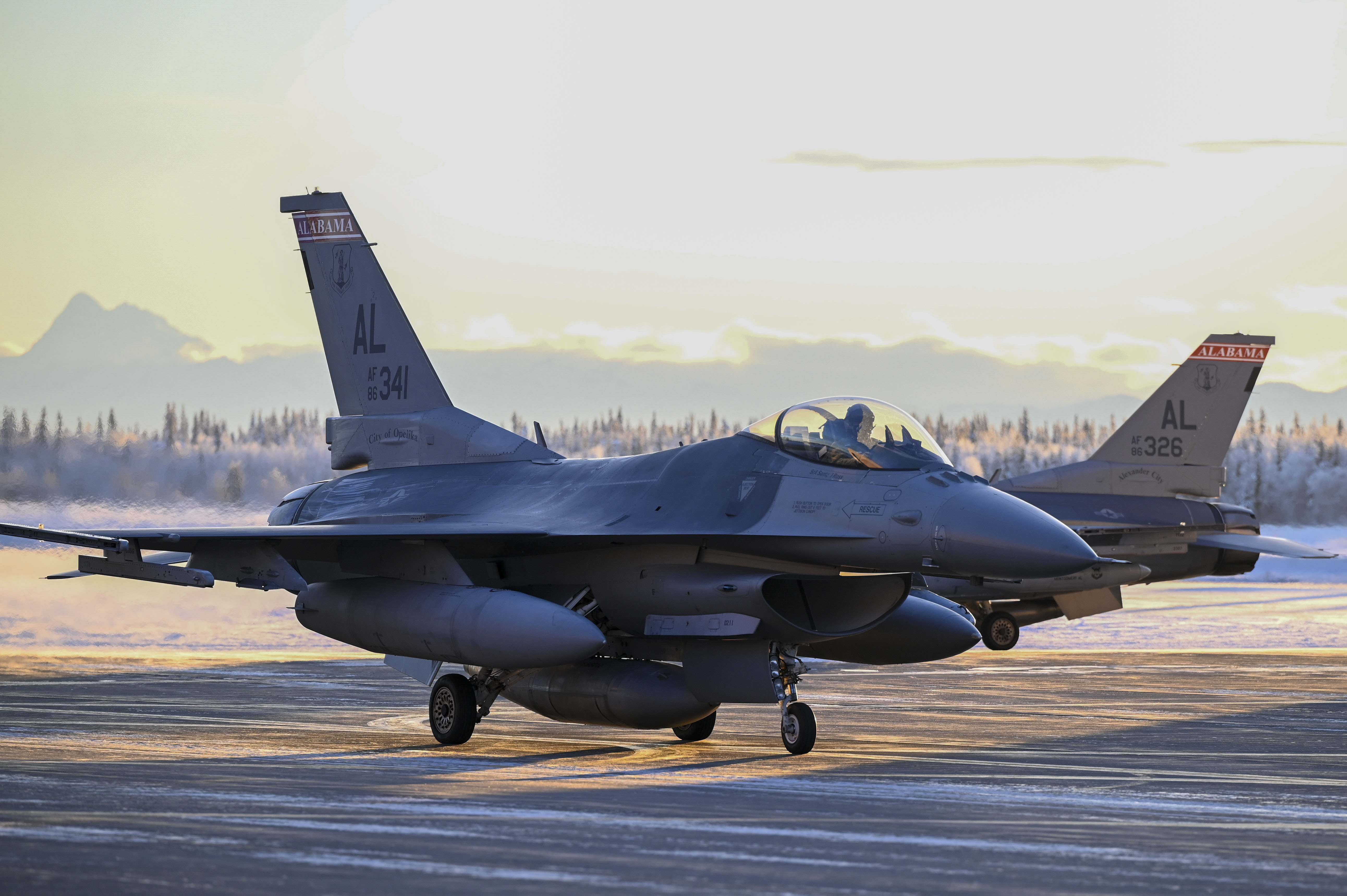 Eielson Begins Updates to F-16 Fleet > U.S. Indo-Pacific Command > News ...