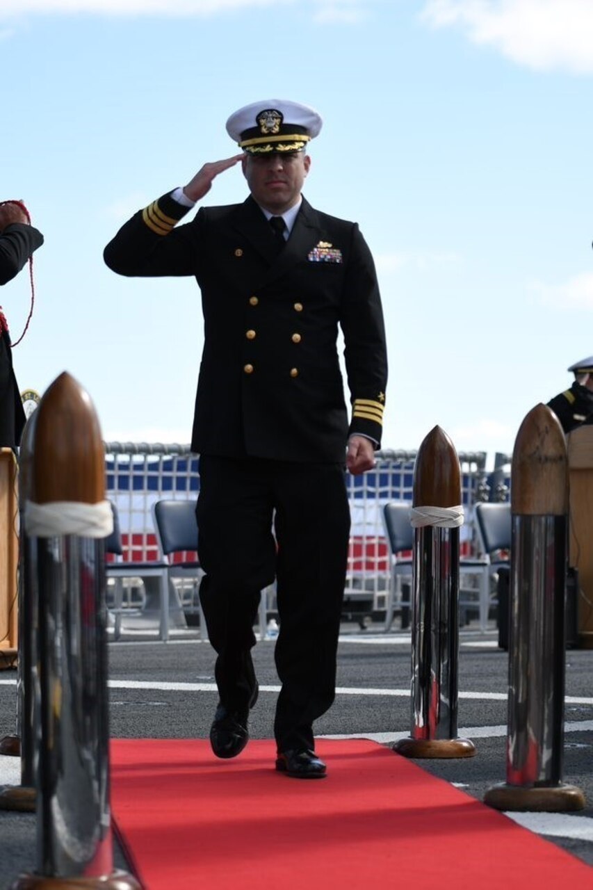USS St. Louis (LCS 19) Holds Change of Command Ceremony > United States ...