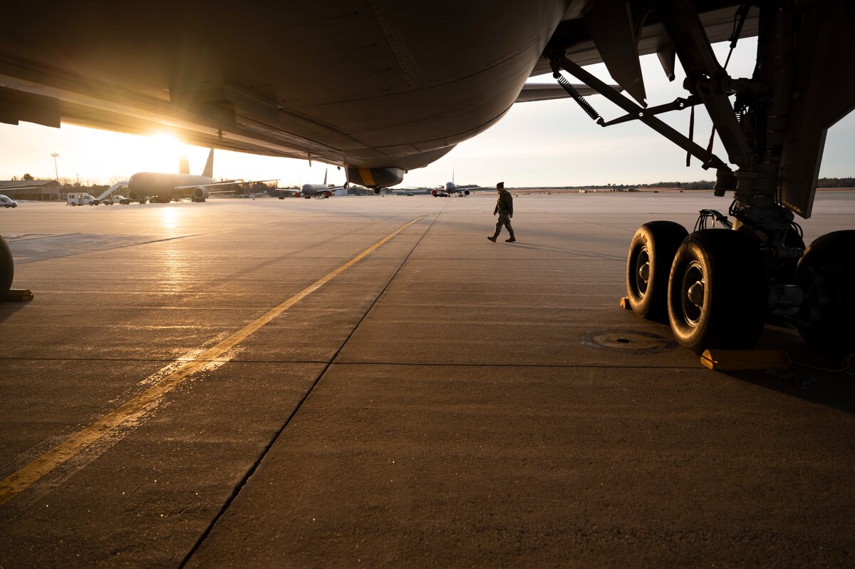 Phoenix Rising: The First All 64th ARS Air and Ground Crew > McConnell ...