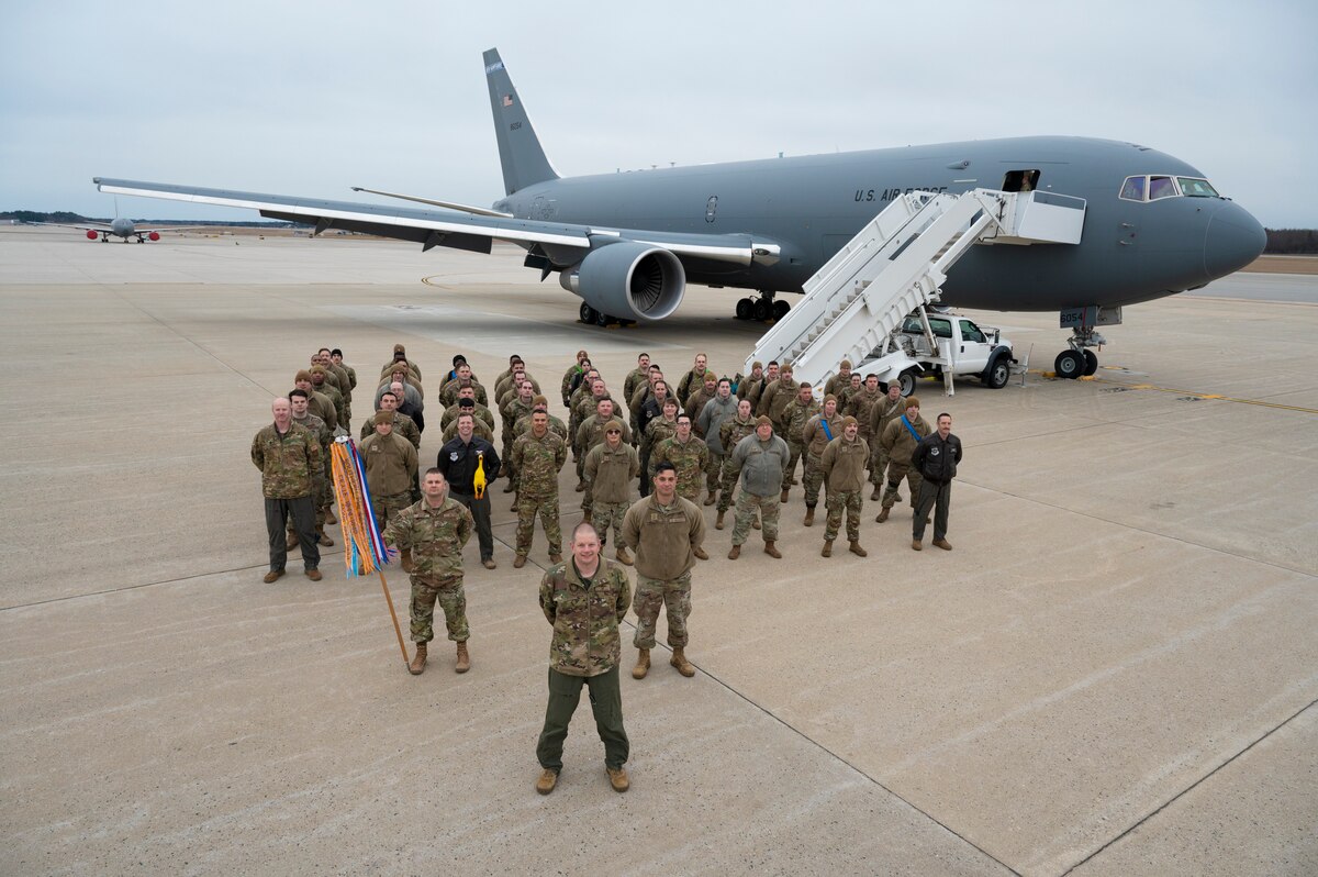 Phoenix Rising: 64th ARS Airmen Fuel Flight > 157th Air Refueling Wing ...