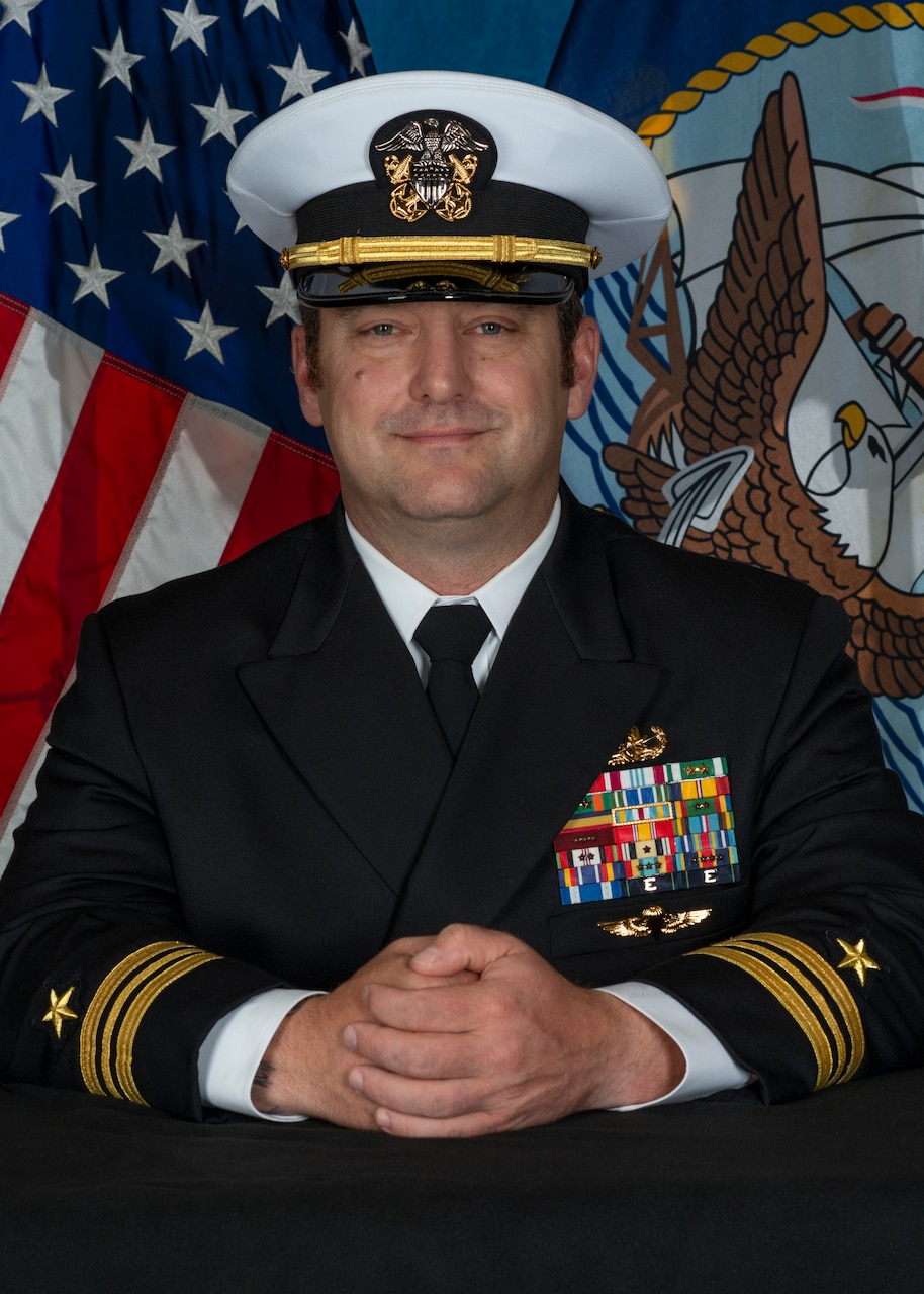 Lieutenant Commander Gary Simpson > Naval Education and Training ...