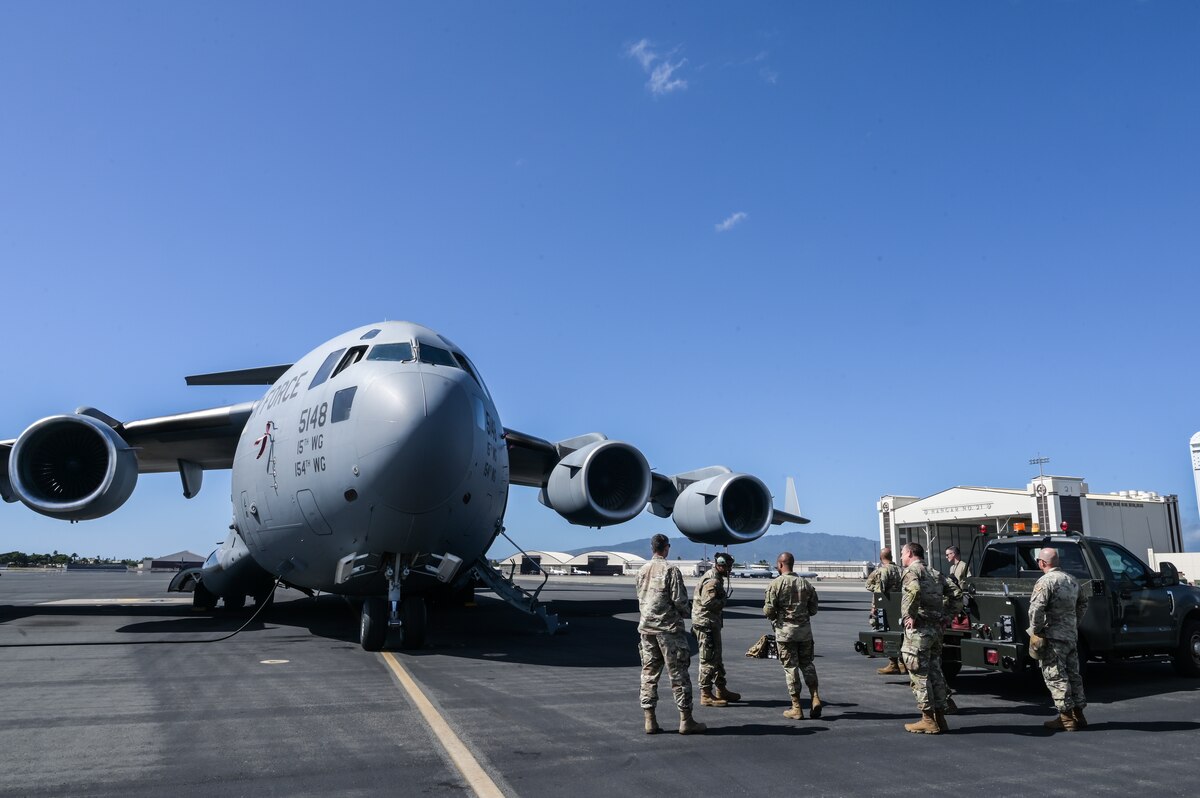 New command chief immerses with 15th Wing Airmen > 15th Wing > Article ...