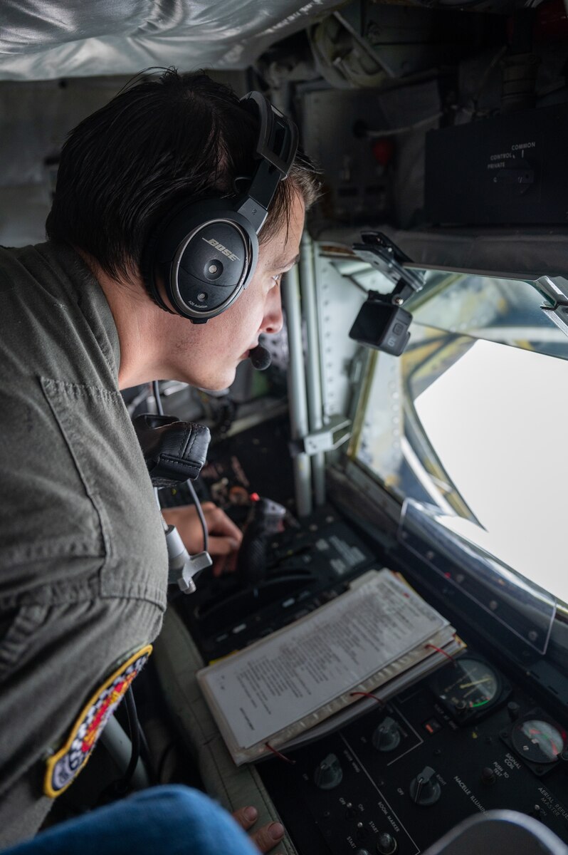 Operation Centennial Contact: 100 Years of Aerial Refueling > Grissom ...
