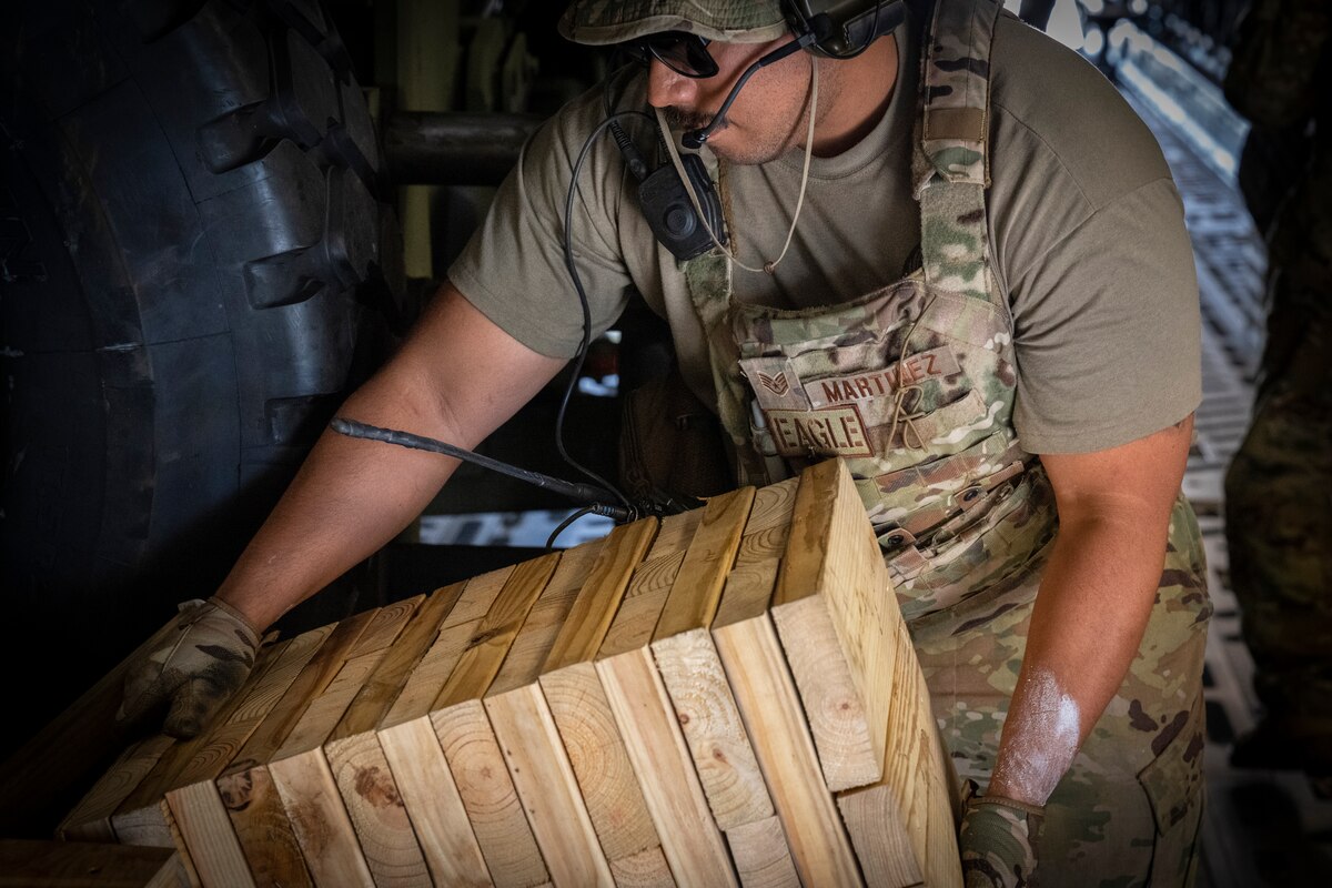 621 MSOS's AMLOs, EAGLEs train as teams with 437 AW, 628 ABW > Air ...