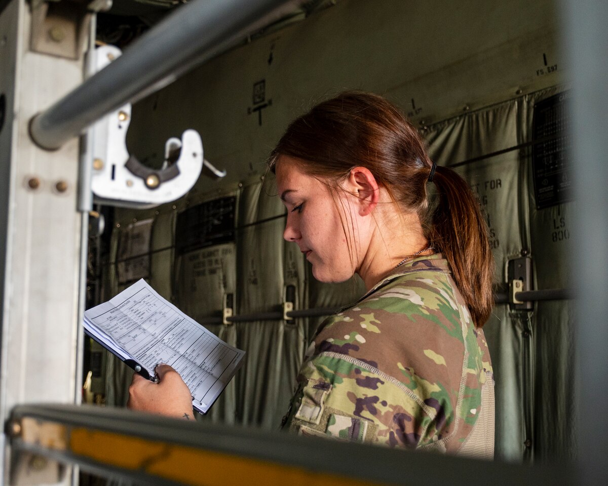 405th EAES trains with 379th EAES CCATT > U.S. Air Forces Central > Display