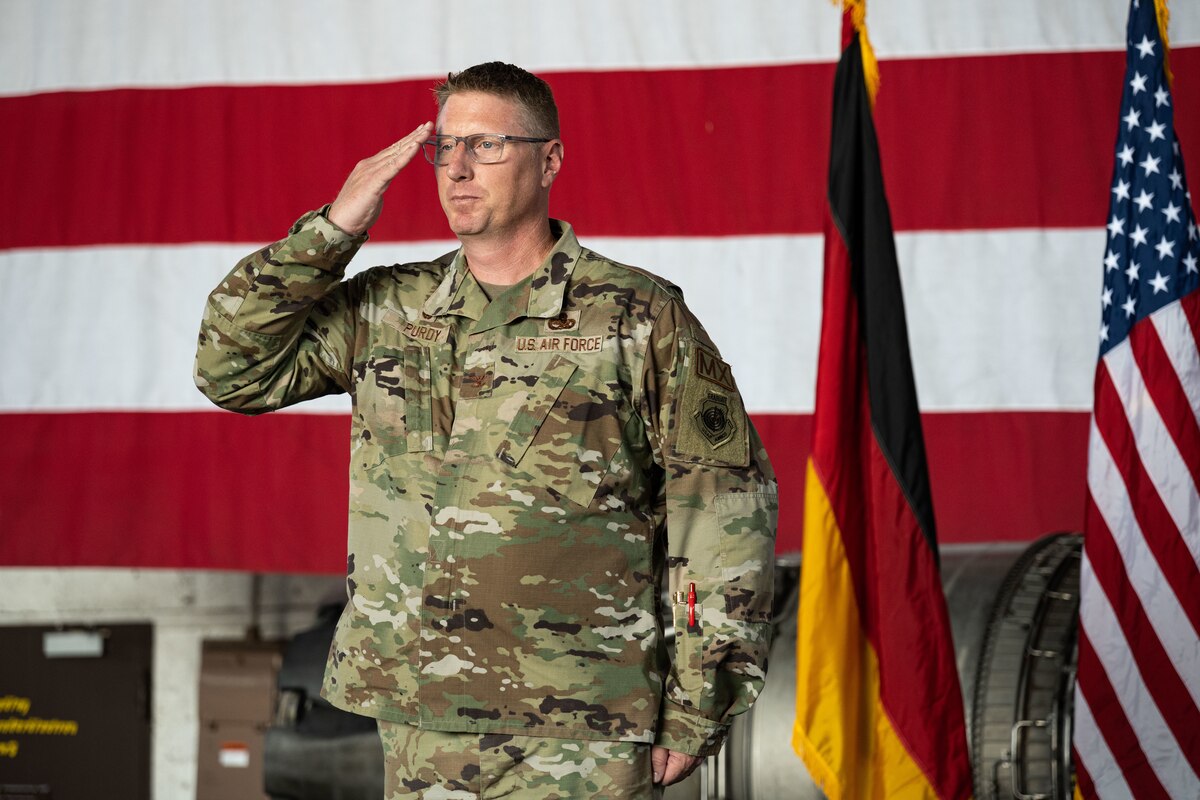 52 MXG welcomes new commander > Spangdahlem Air Base > Article Display