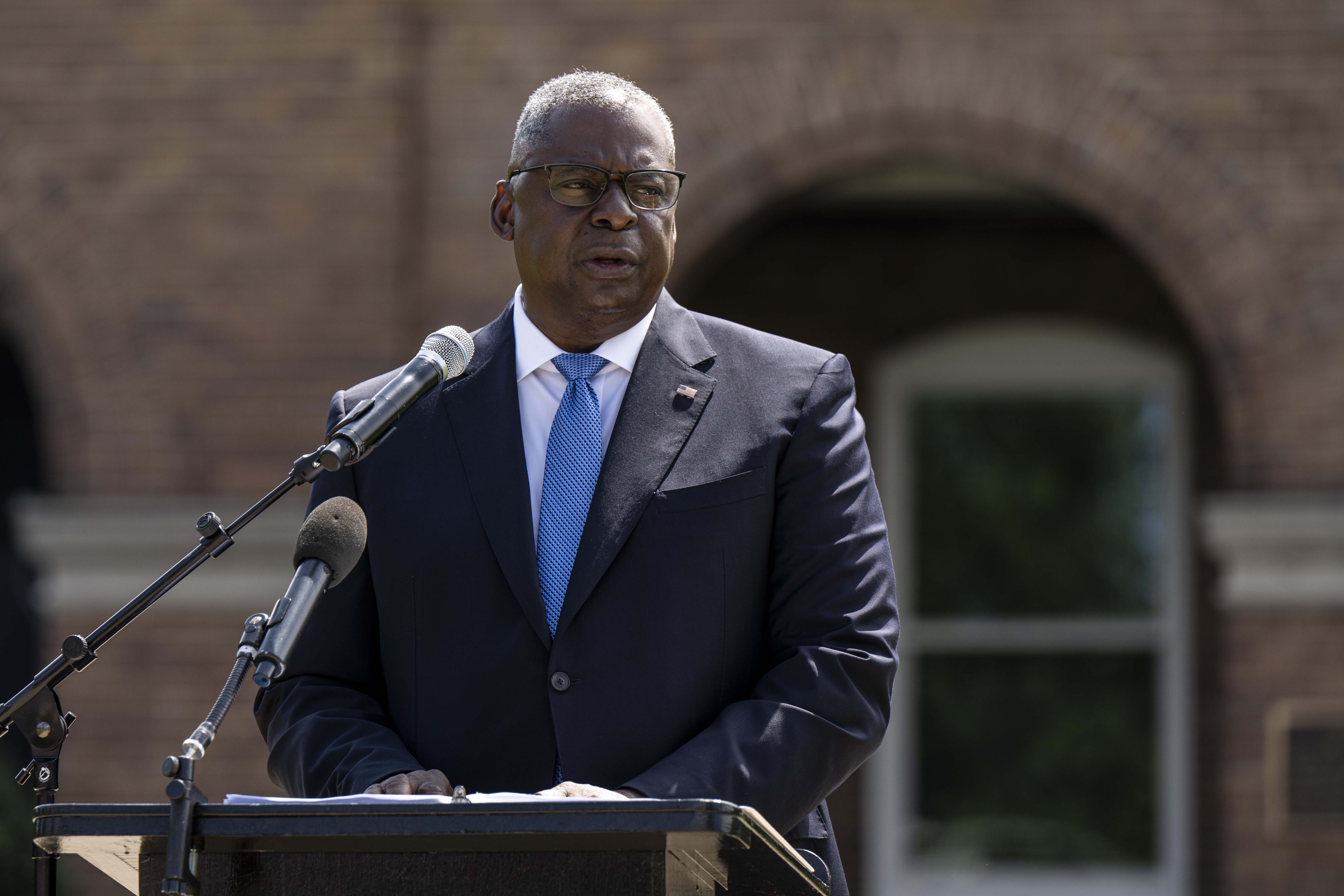 Austin praises outgoing Commandant, underscores Marine Corps' readiness ...
