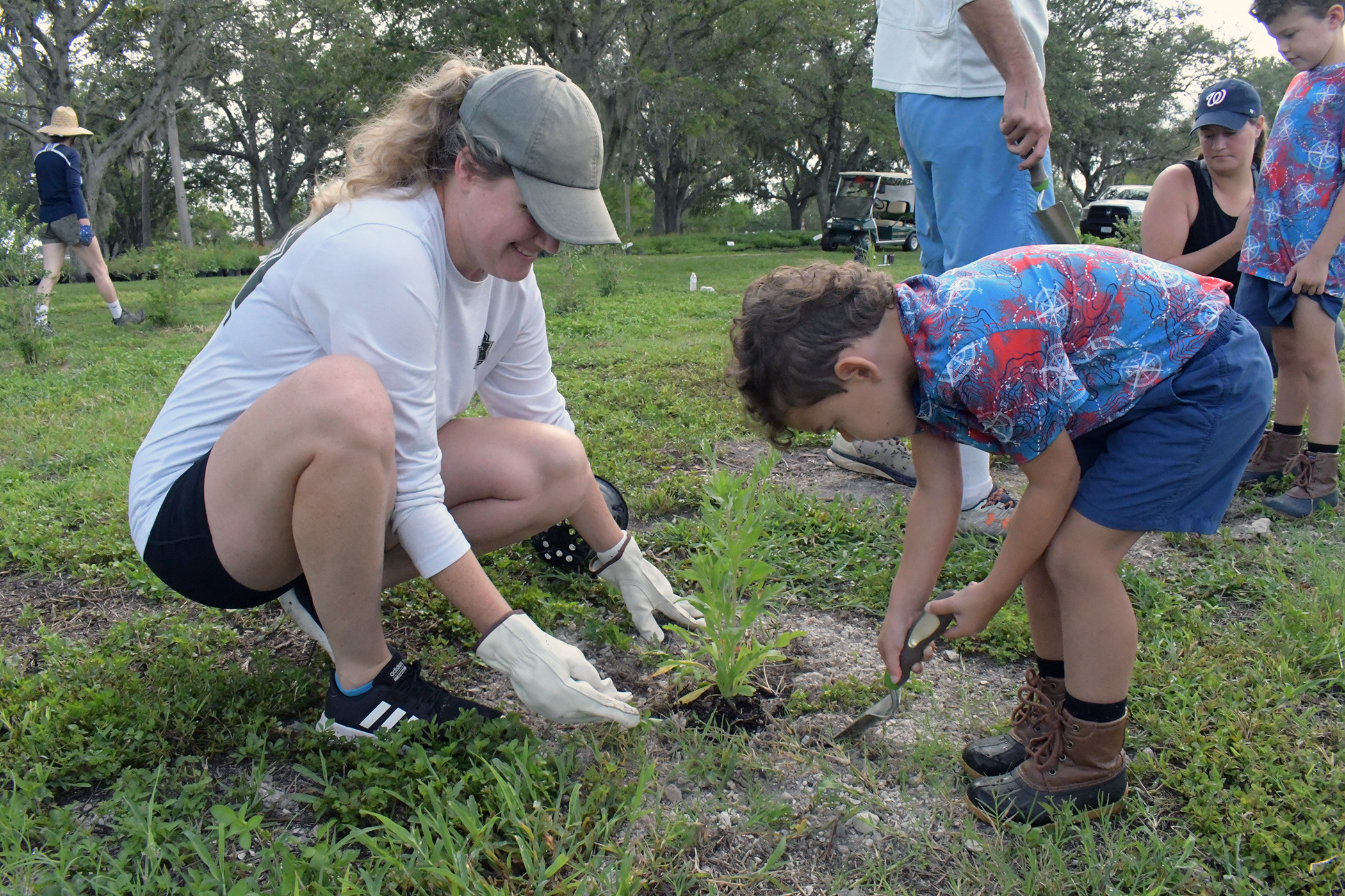 USACE Hosts volunteers for National Pollinator Week > Jacksonville ...