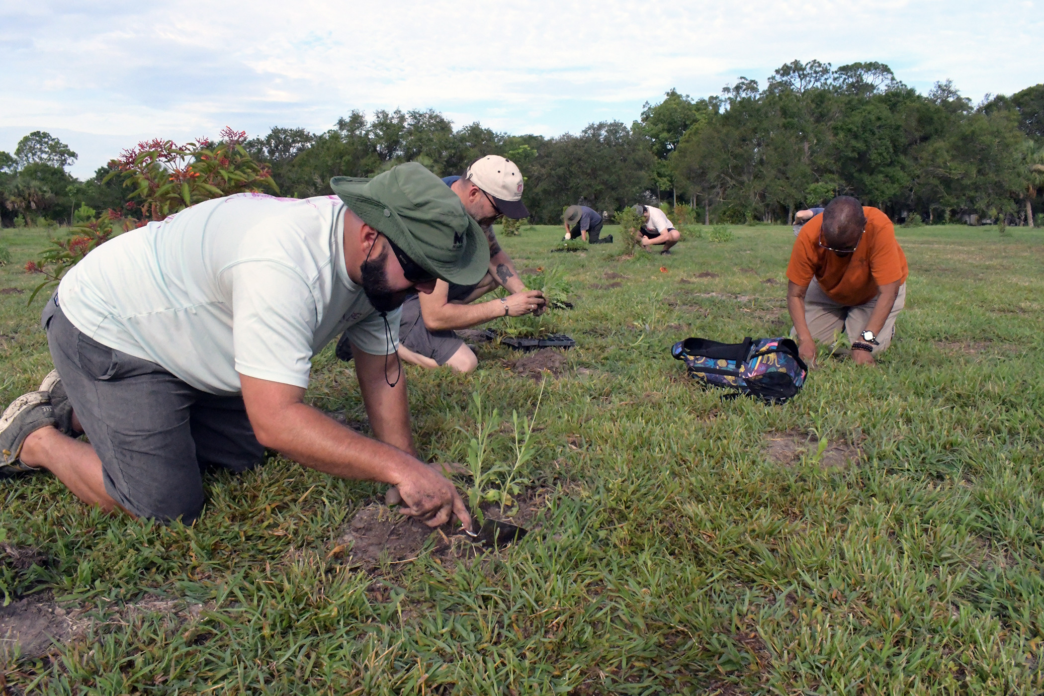 USACE Hosts volunteers for National Pollinator Week > Jacksonville ...