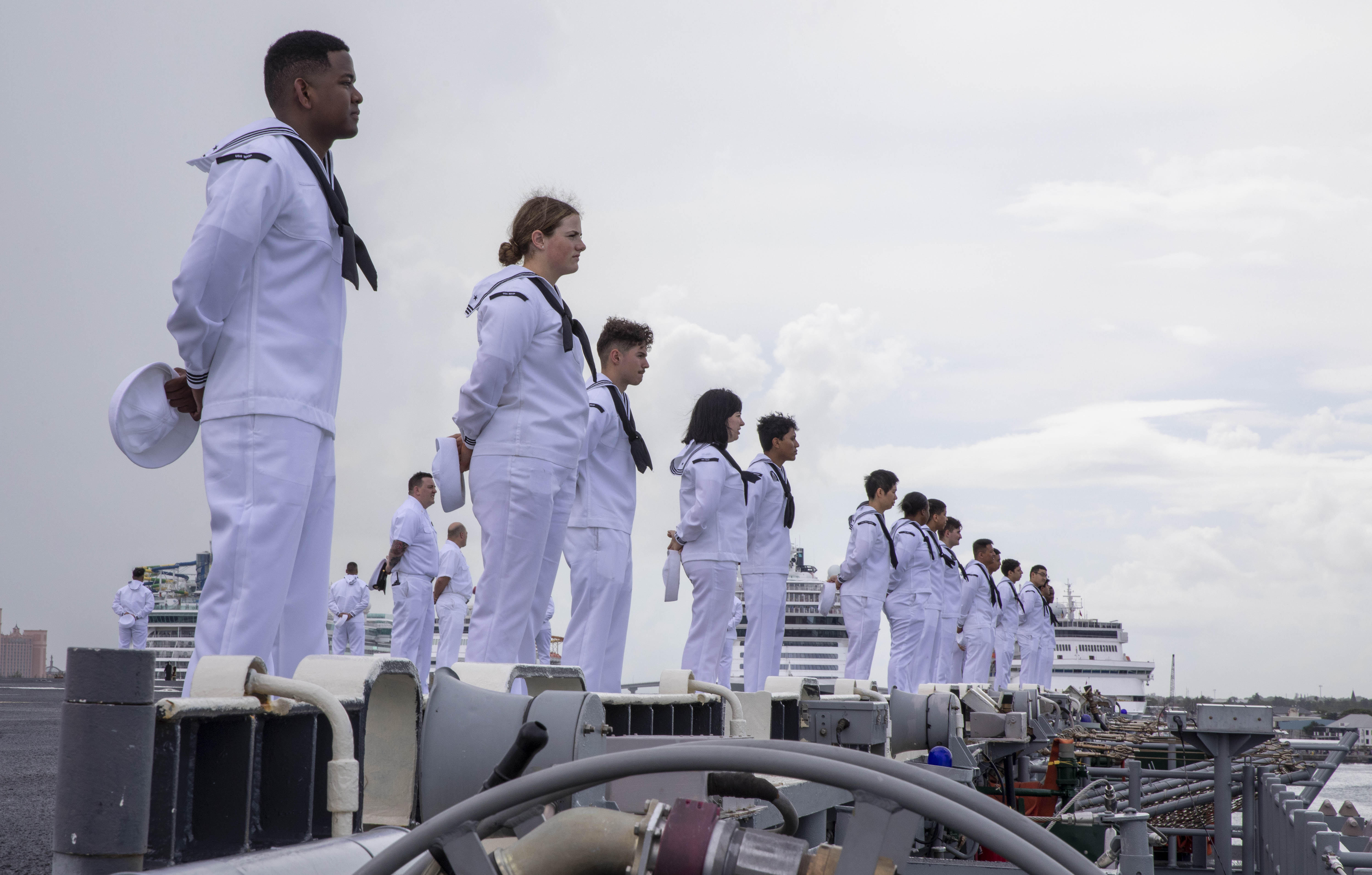 USS Wasp Arrives in The Bahamas to Celebrate Nation's 50th Year of ...