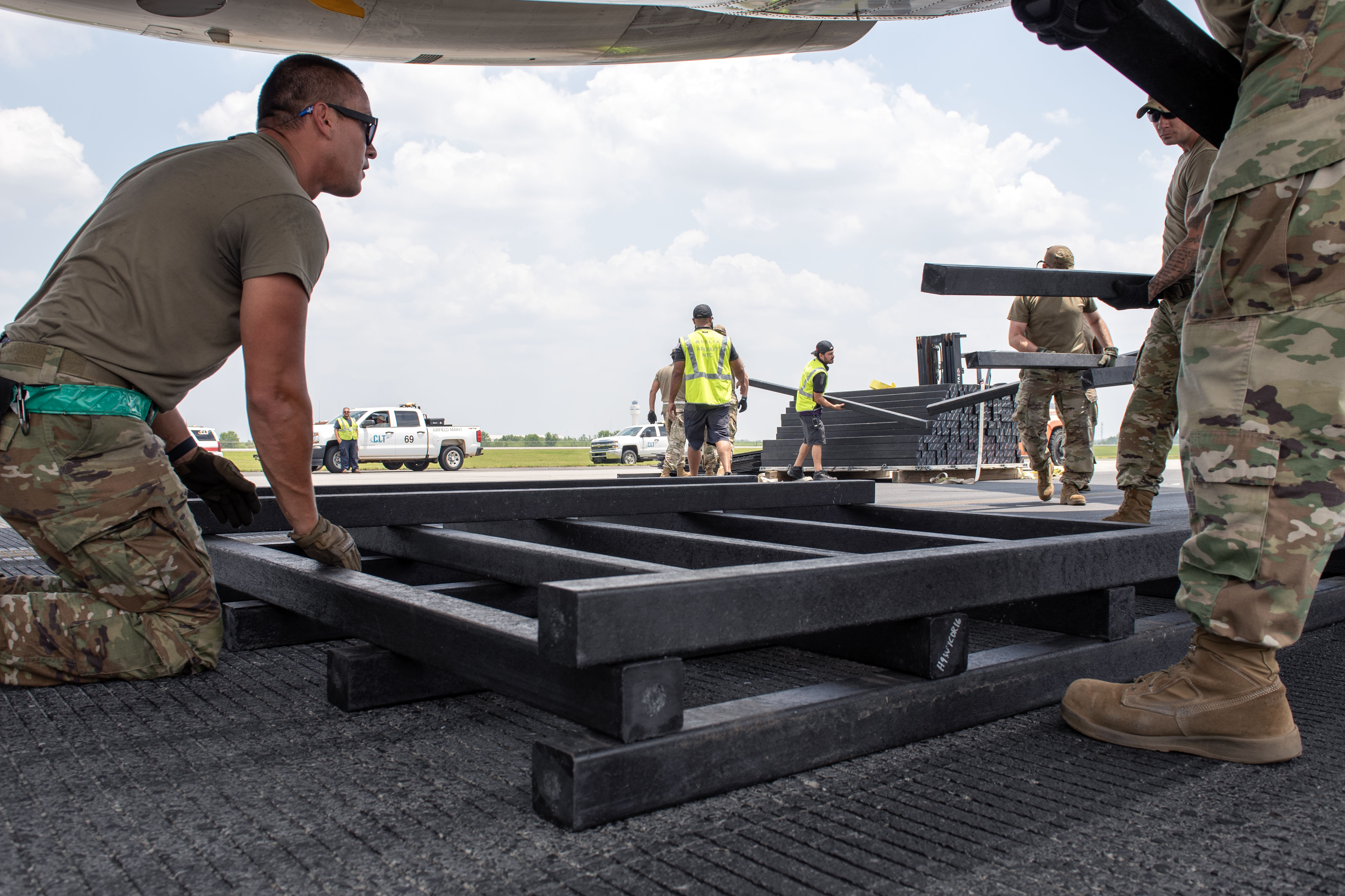 145th Airlift Wing Assists with Aircraft Lift Following Emergency ...