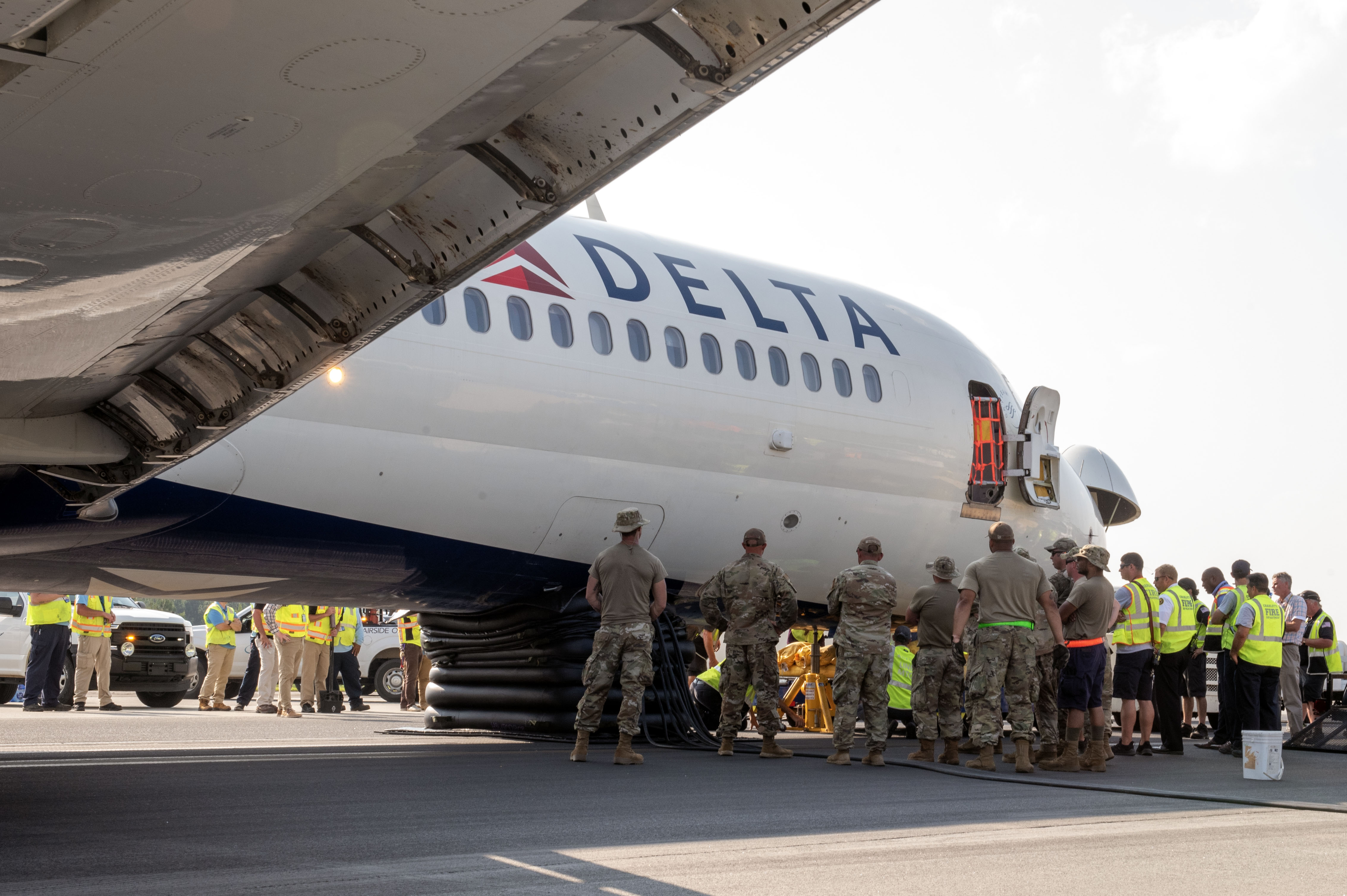 145th Airlift Wing Assists with Aircraft Lift Following Emergency ...