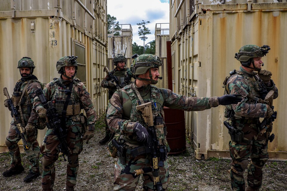 Dutch Marine helps strengthen bonds between nations > II Marine ...