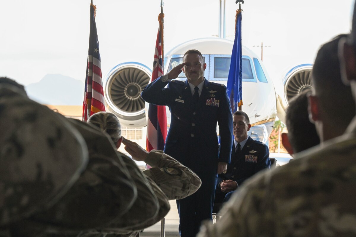15th OSS change of command > 15th Wing > Article Display