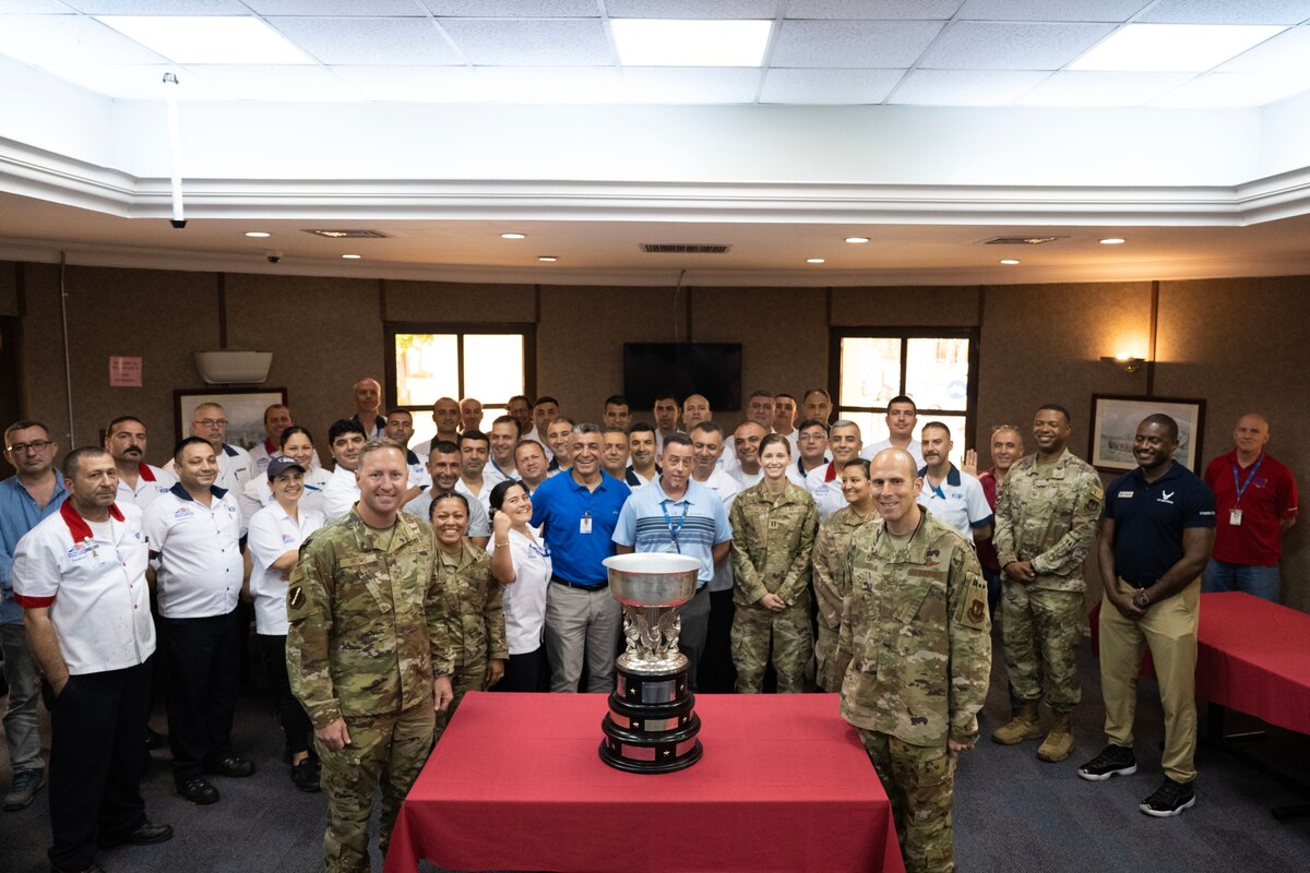 Incirlik Air Base Dining Facility Receives Hennessy Award > Incirlik ...
