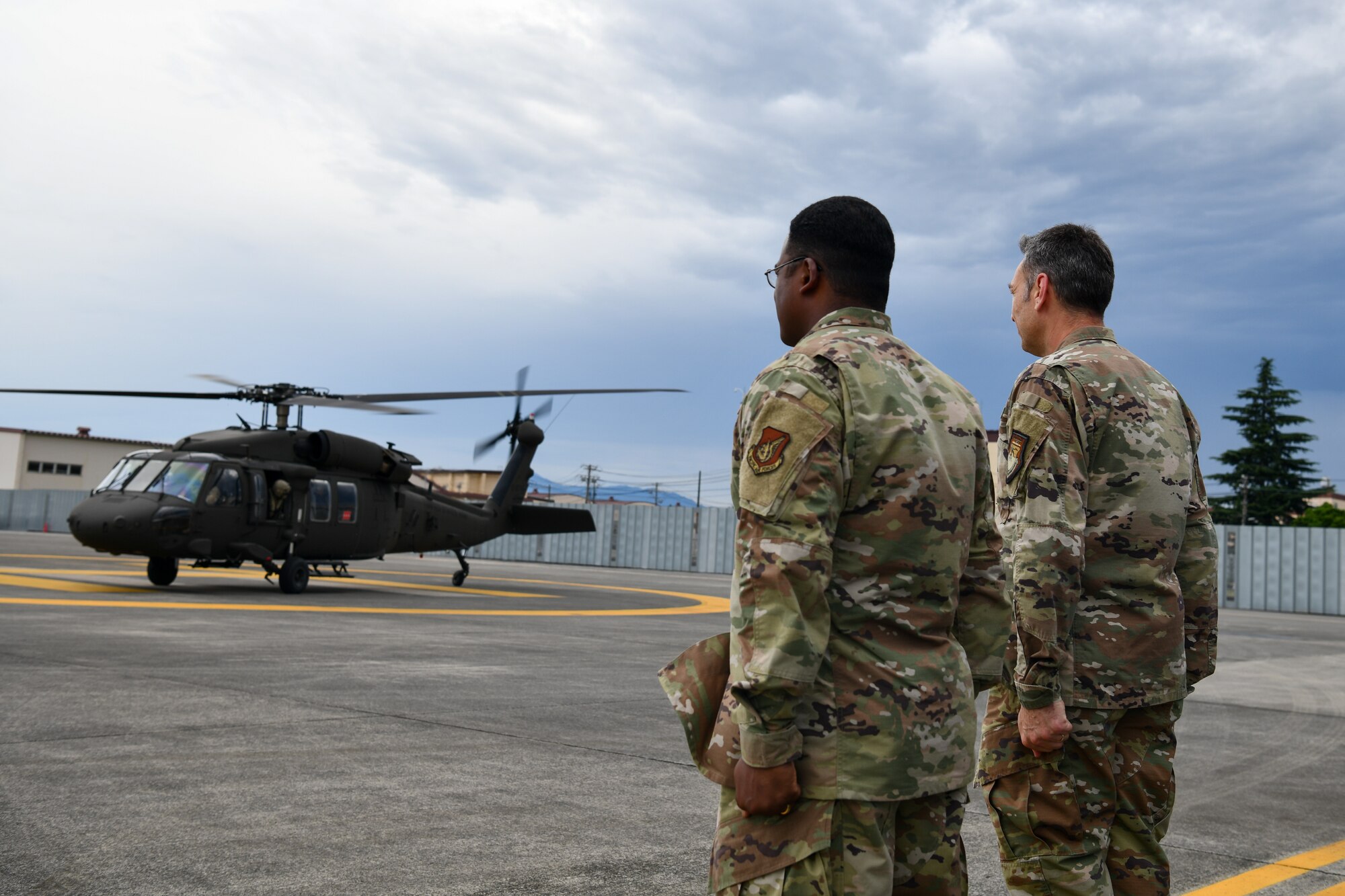 Chairman of the Joint Chiefs of Staff transits through Yokota > Pacific ...