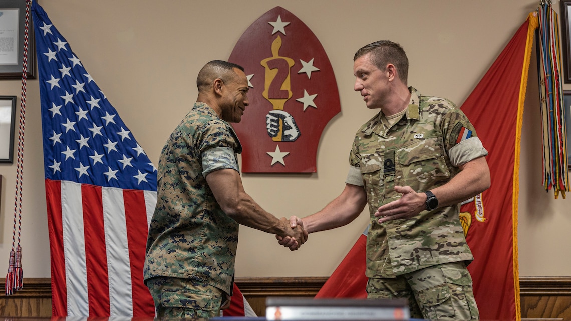 Dutch Marine helps strengthen bonds between nations > 2nd Marine ...