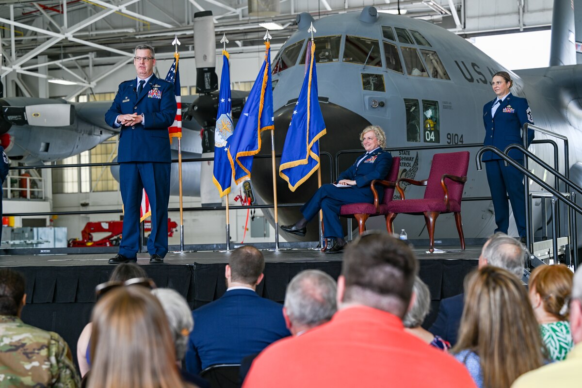New commander sees hard work, bright future in store for 910th > Air ...