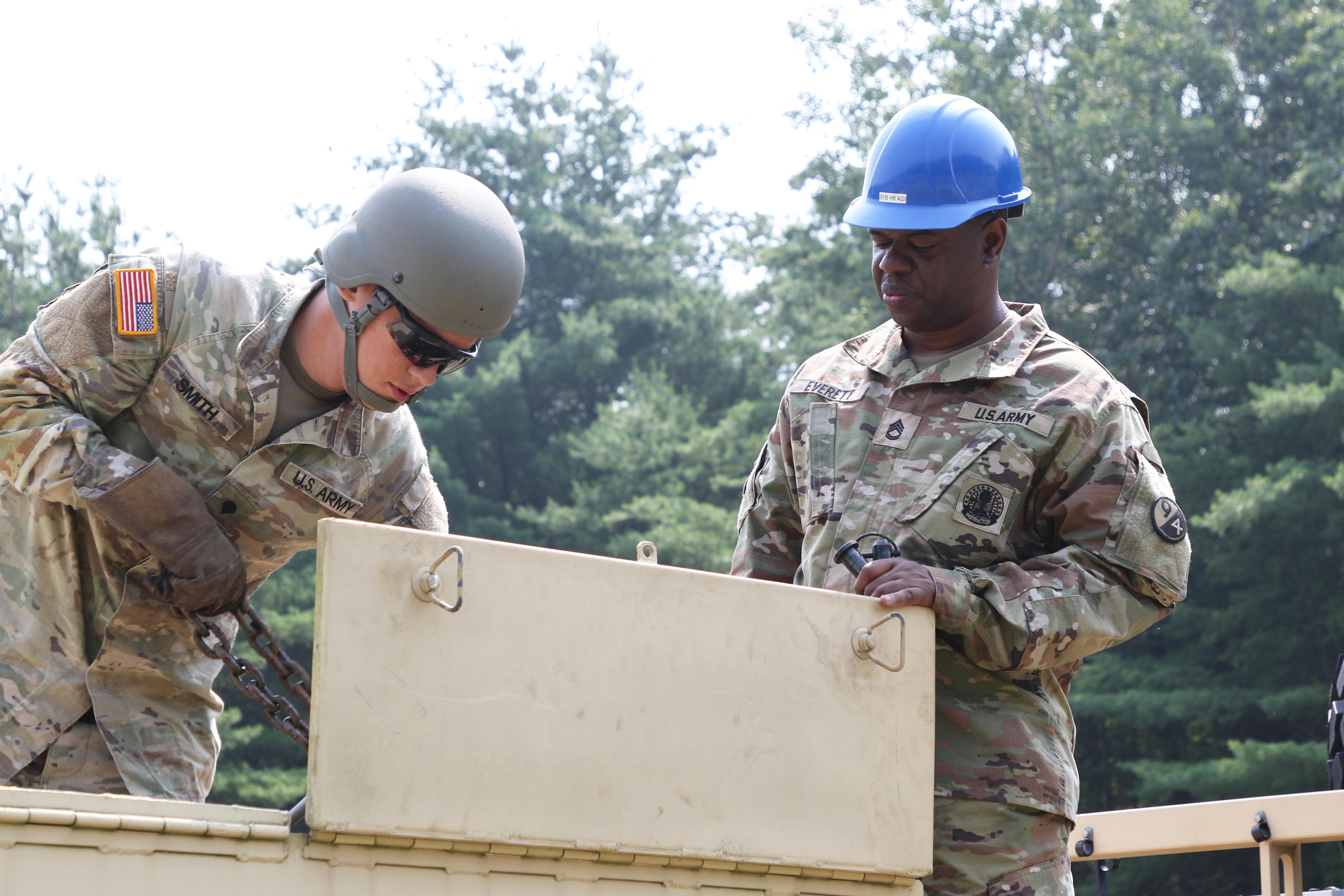 94th TD Instructors Teach Wheeled Vehicle Recovery Skills at RTS