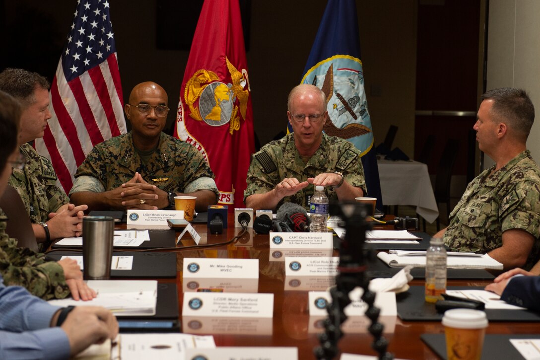 Adm. Daryl Caudle, commander, U.S. Fleet Forces Command, and Lt. Gen ...