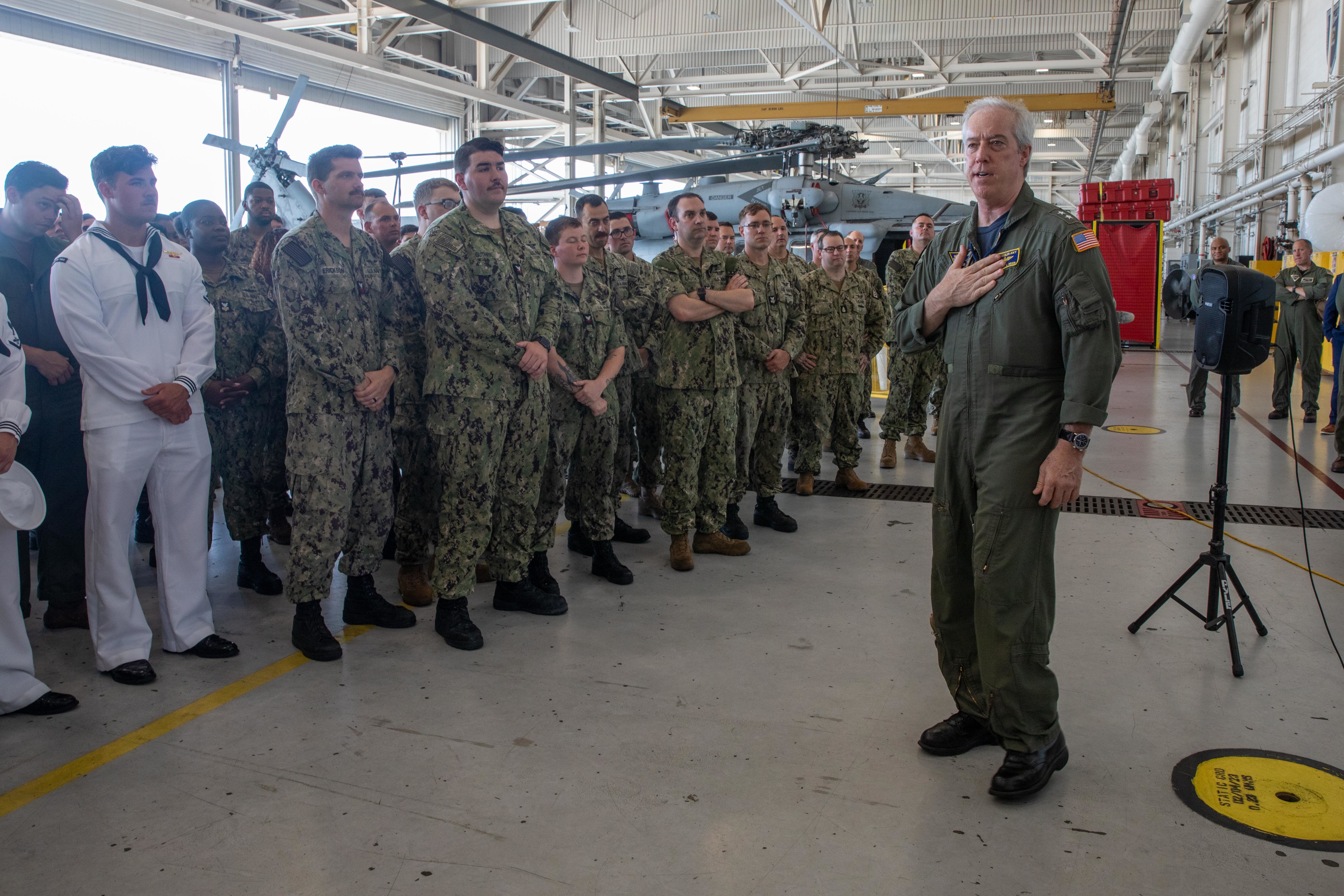 CNAL Squadrons Receive Battle "E" Award > Commander, Naval Air Force ...