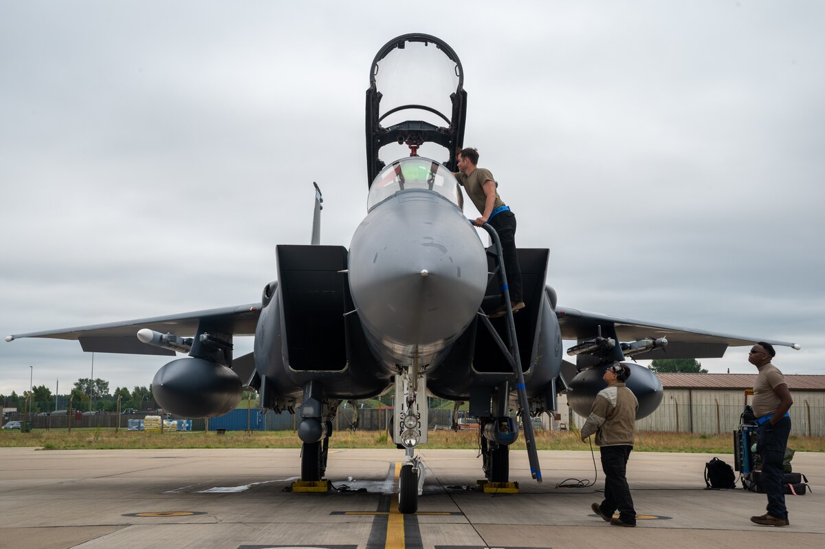 RAF Lakenheath's first F-15 to achieve 10,000 flight hours > Royal Air Force Lakenheath ...