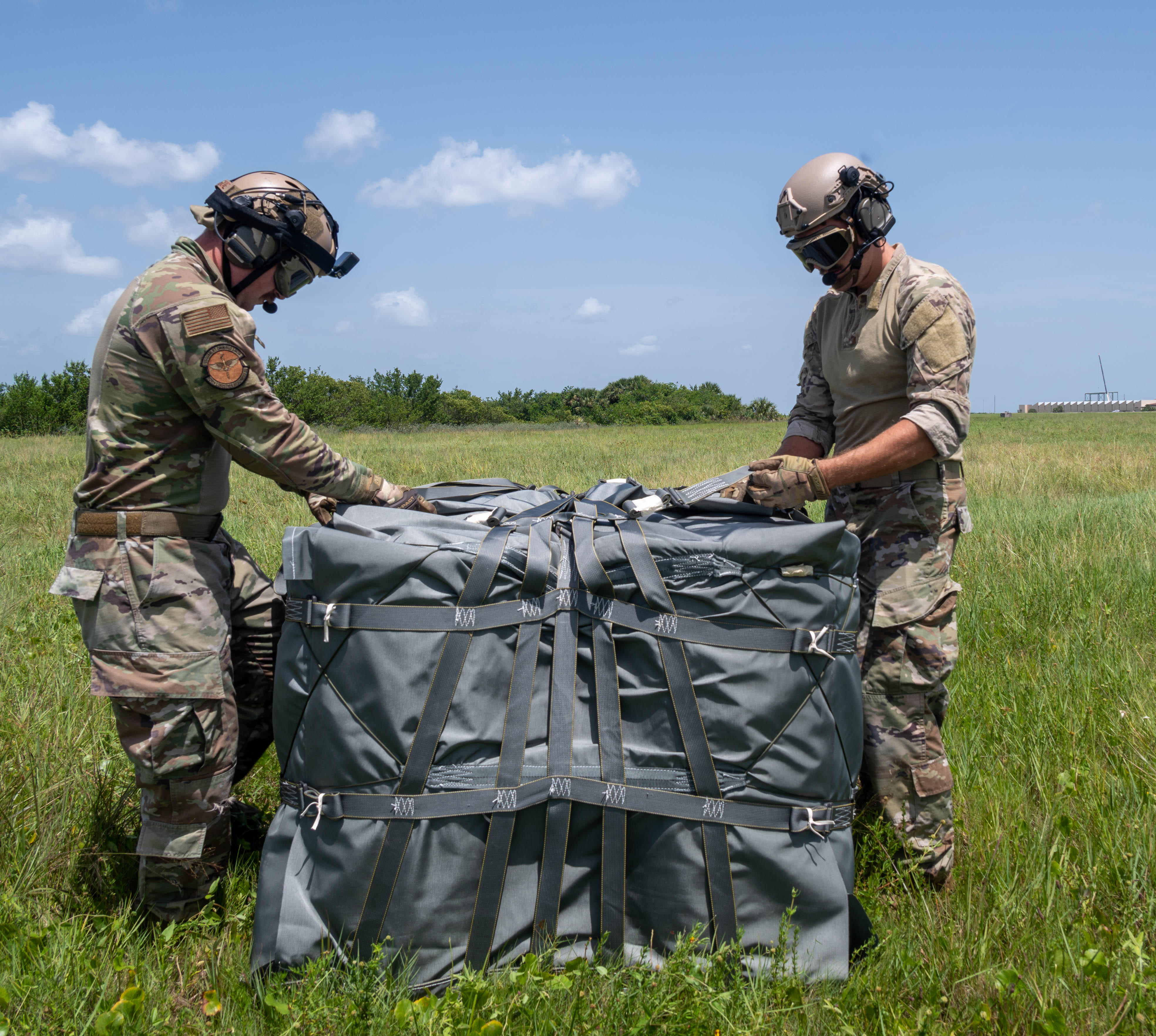 920th rescue riggers perform sling load training > 920th Rescue Wing ...