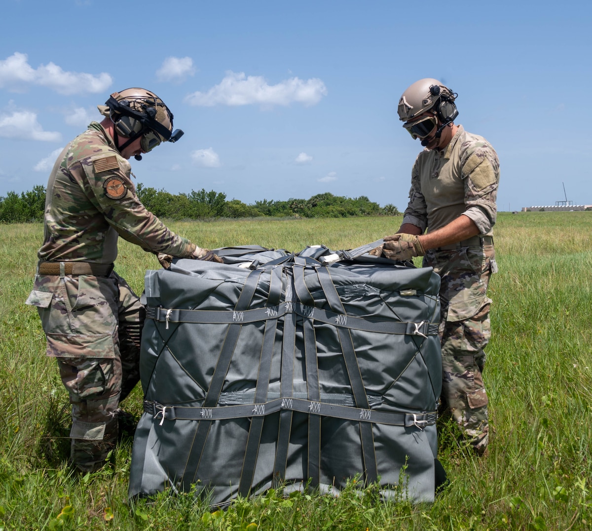 920th rescue riggers perform sling load training > 920th Rescue Wing ...