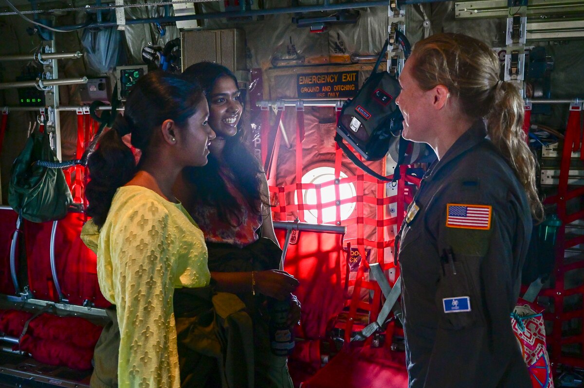 All-female aircrew, TLR Airmen participate in Smithsonian’s "S.H.E. Can ...