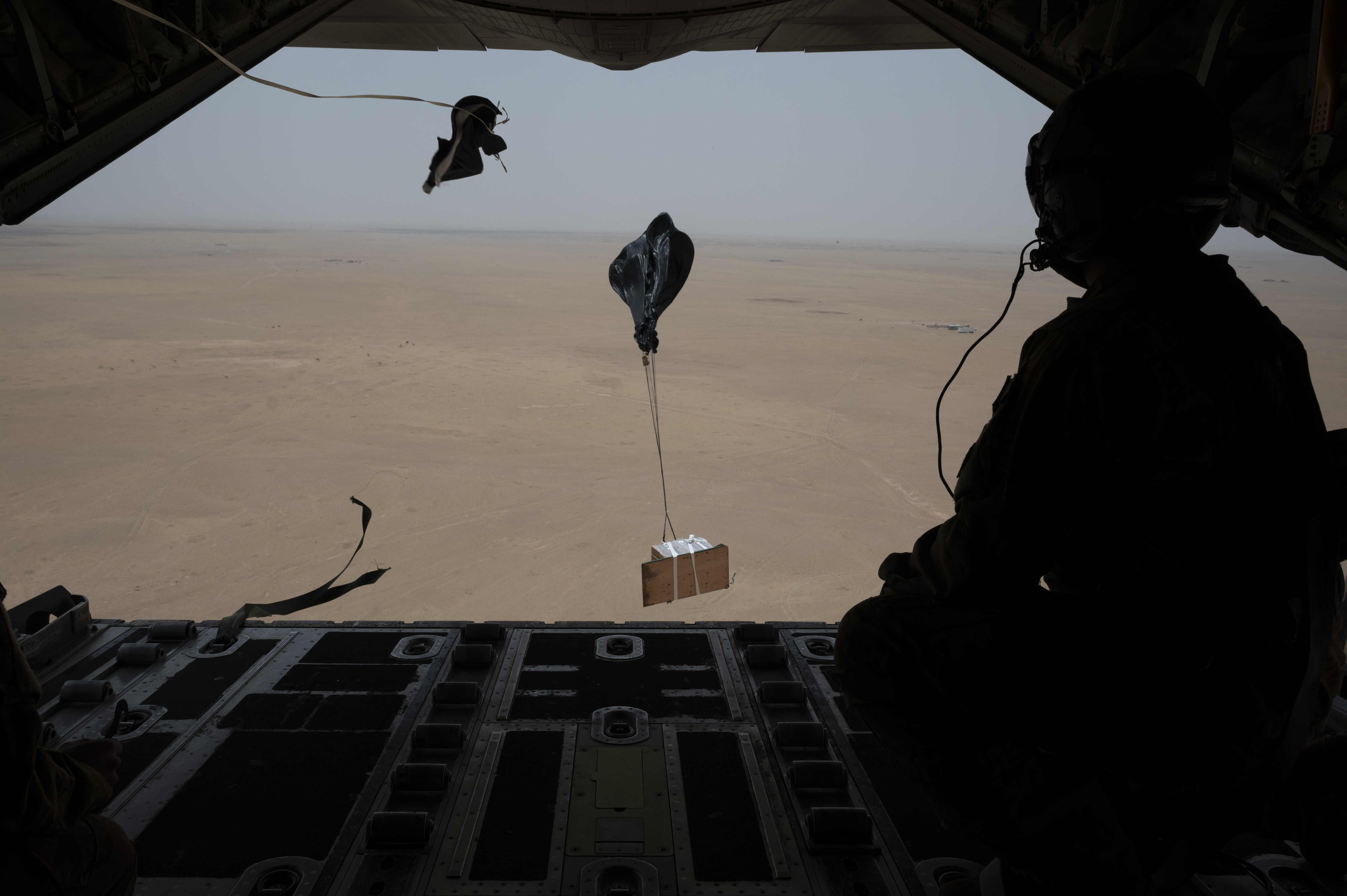 40th EAS airdrop low-cost low-altitude bundle > U.S. Air Forces Central ...
